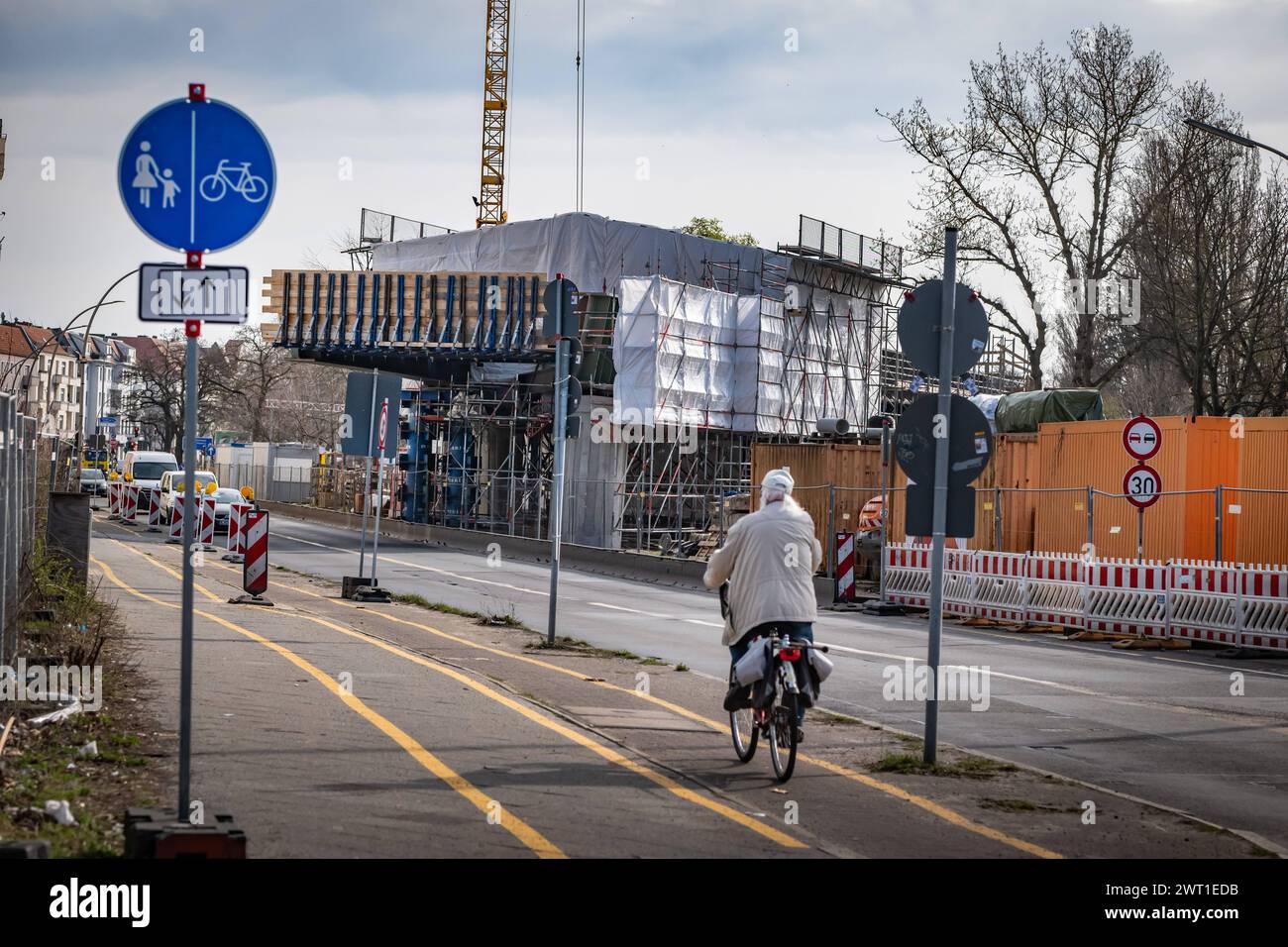 Bridge over u bahn line hi-res stock photography and images - Alamy