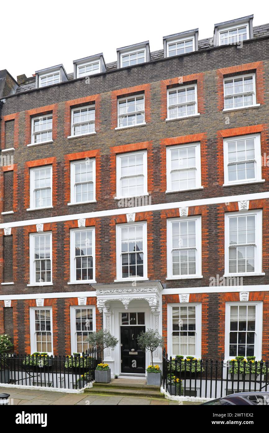 Queen Anne's Gate, London SW1. Elegant Georgian houses on the south ...