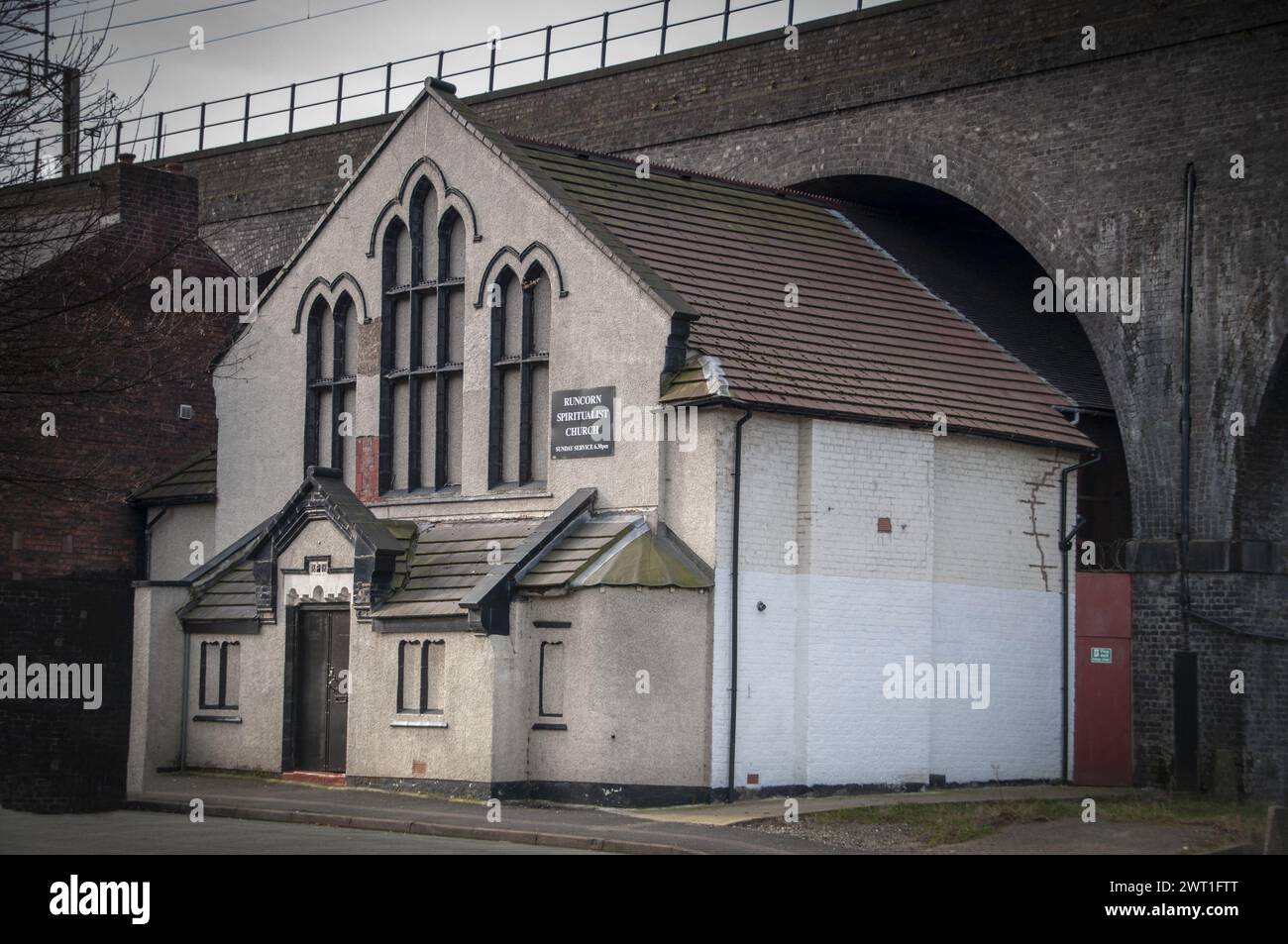 Widnes church hi-res stock photography and images - Alamy