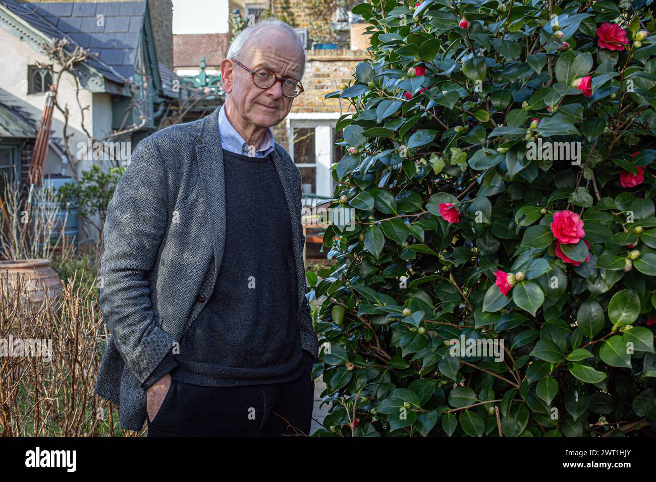 Neurosurgeon henry marsh hi-res stock photography and images - Alamy