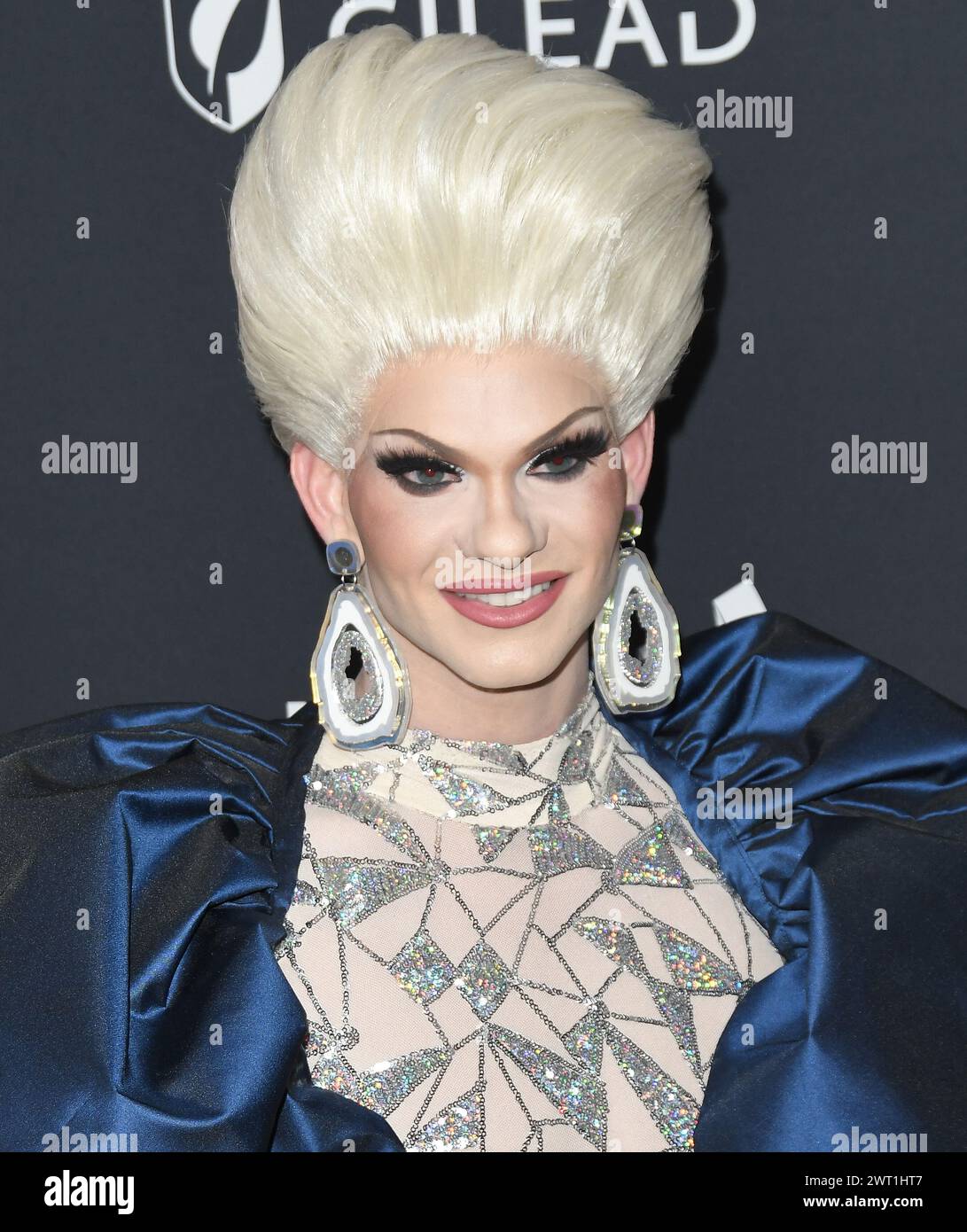 Elliott with 2 Ts arrives at the 35th Annual GLAAD Media Awards held at ...