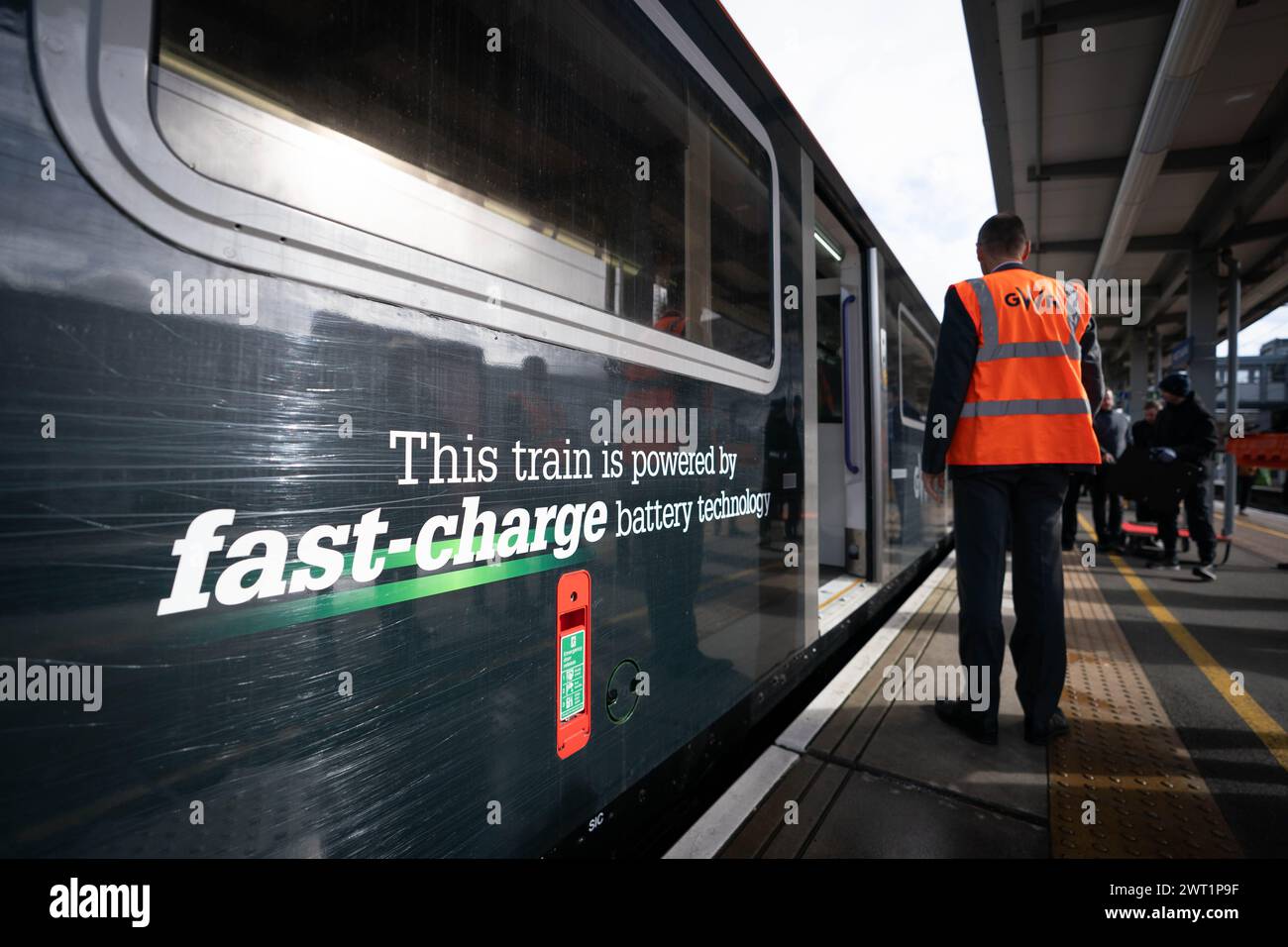 Great Western Railway's rapid-charging battery train at West Ealing ...