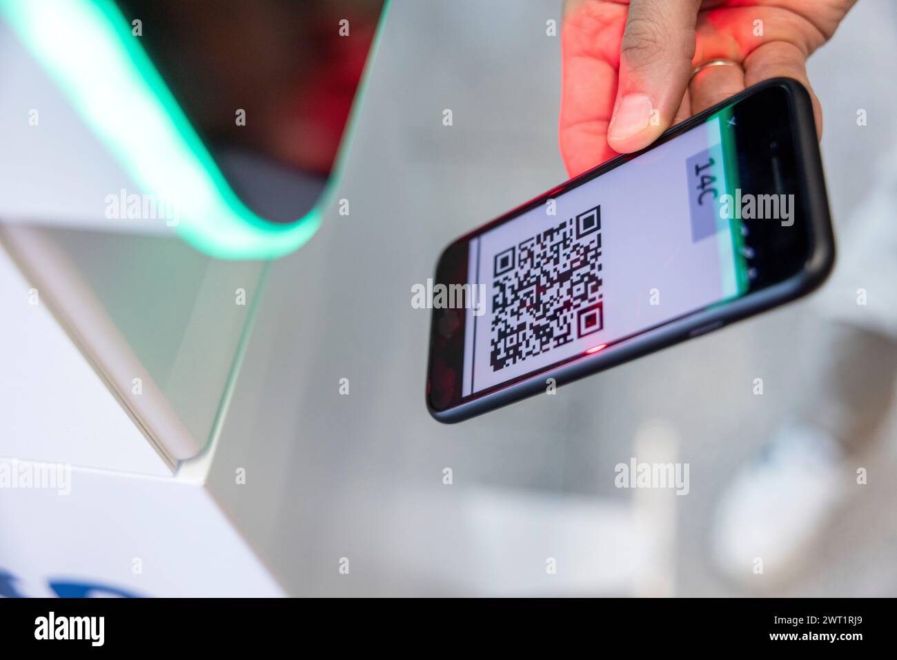 15 March 2024, North Rhine-Westphalia, Duesseldorf: Passengers can ...