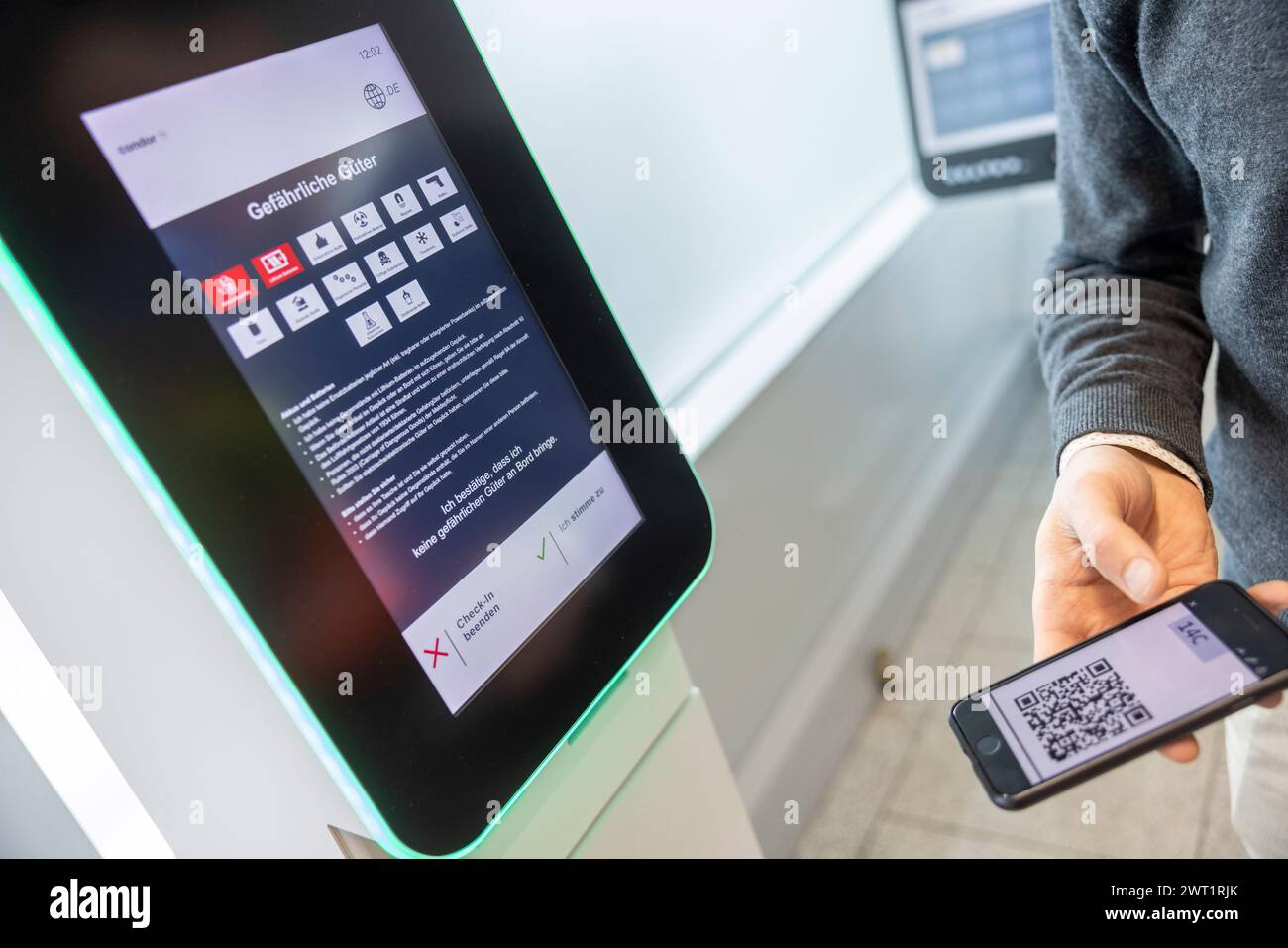 15 March 2024, North Rhine-Westphalia, Duesseldorf: Passengers can ...