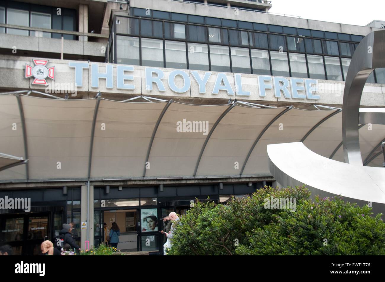 Main Entrance, Royal Free Hospital, Pond Street, Hamptead, London, UK Stock Photo - Alamy