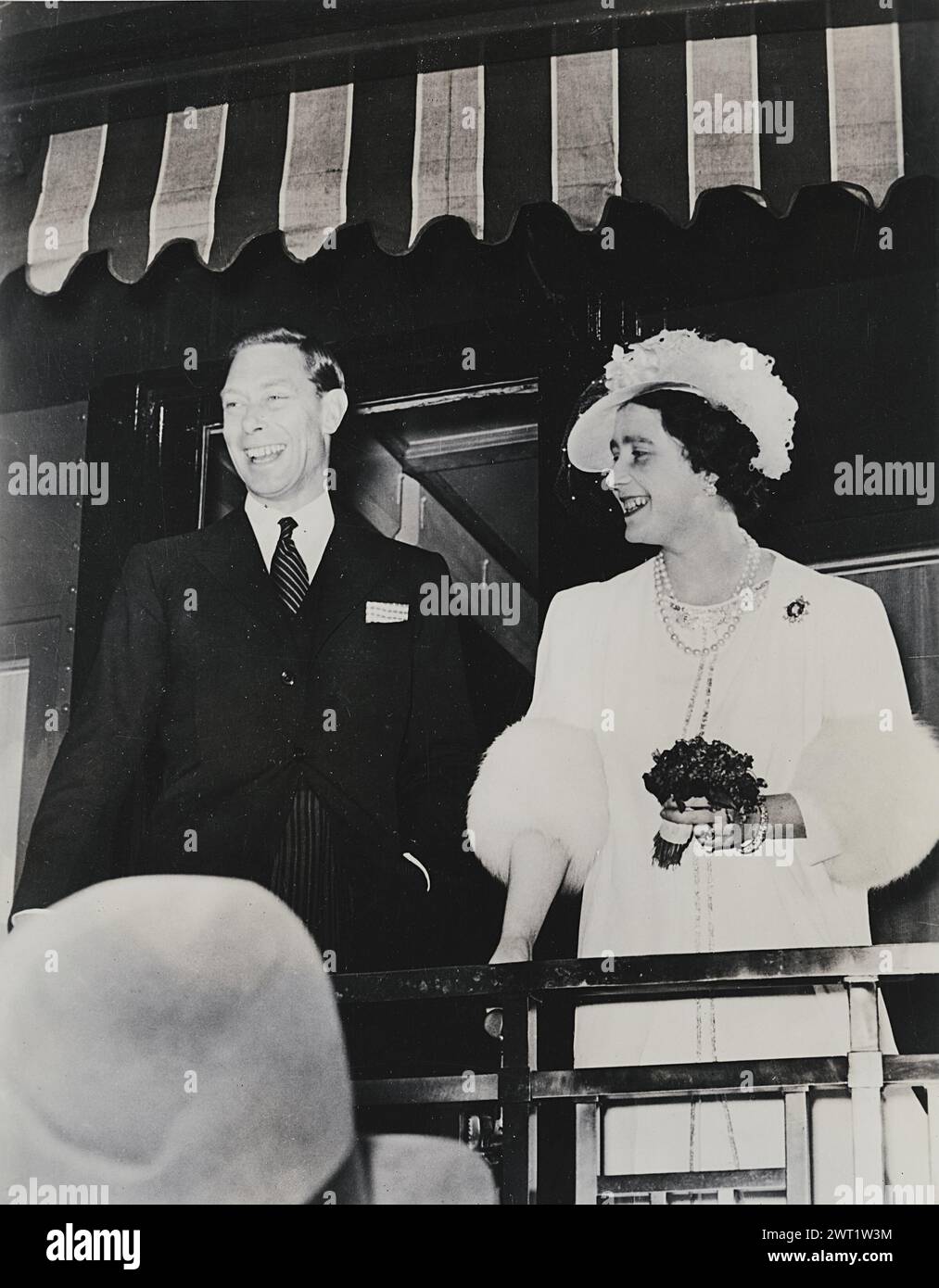 Vintage Photography. King George VI and Queen Elizabeth at back of ...