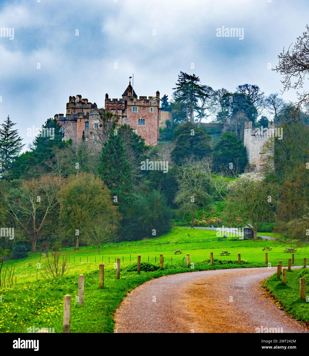 Cheddar cross monument, Cheddar Village, Somerset. UK Stock Photo - Alamy