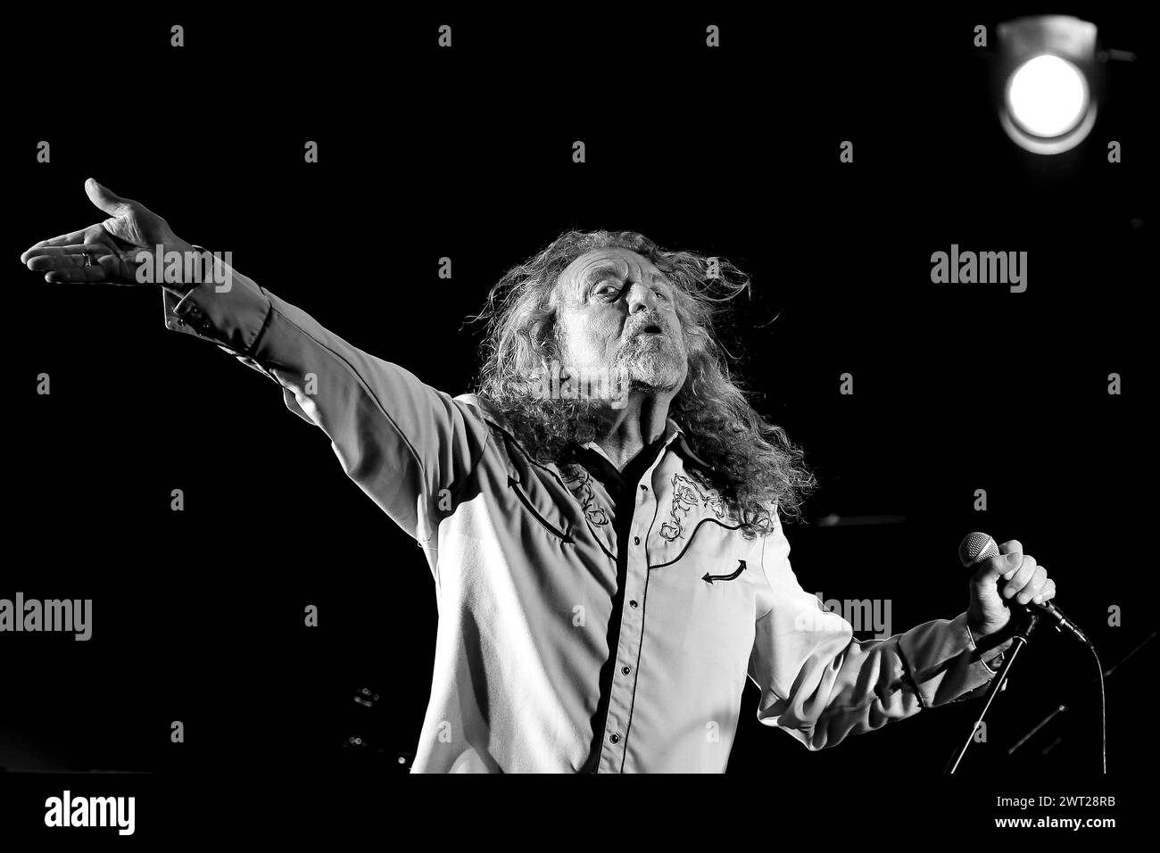 Cantante robert plant hi-res stock photography and images - Alamy