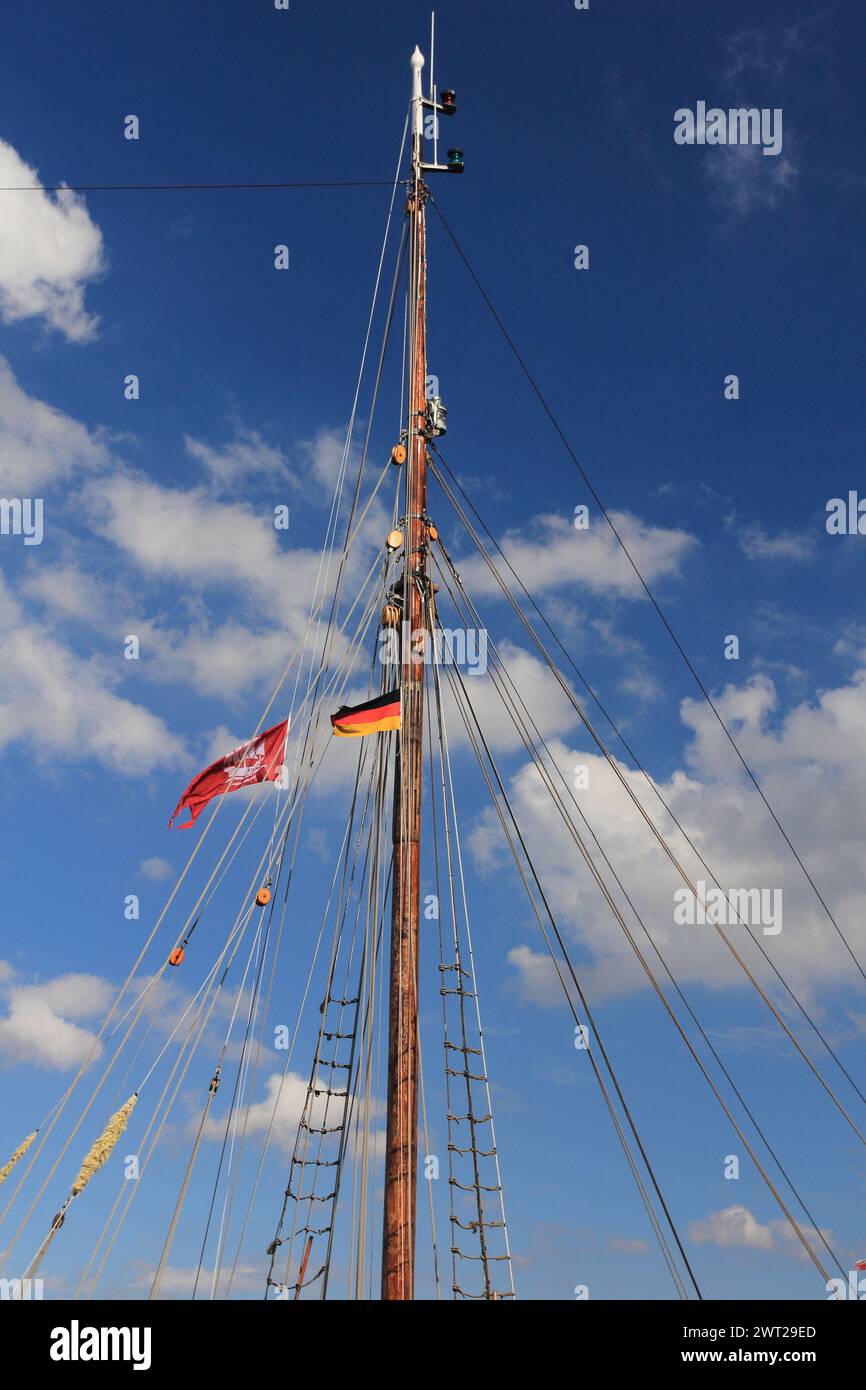 The rigging of a sailing ship without a sail Stock Photo - Alamy