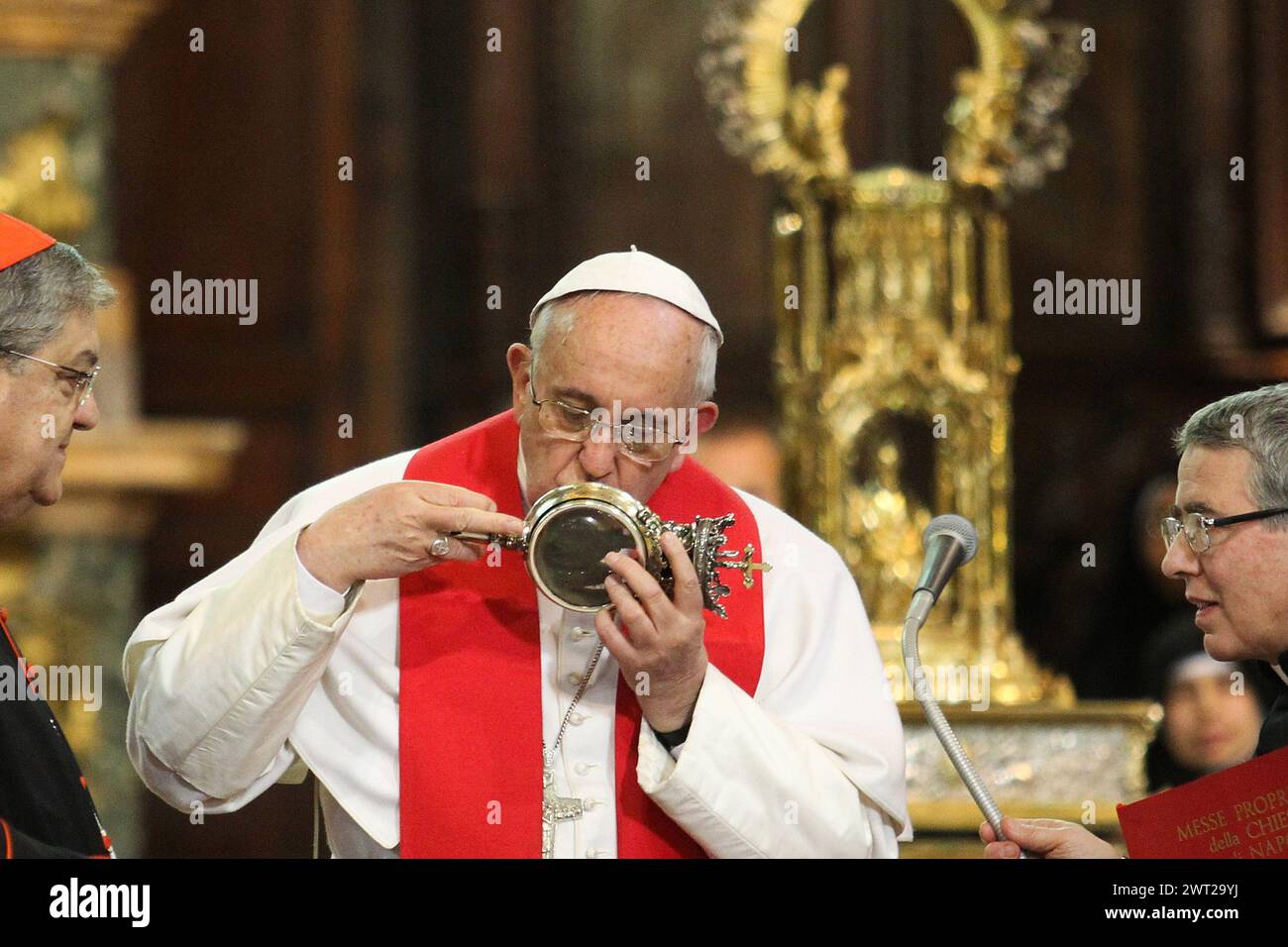 Pope Francis kiss the ampoule with the blood of San Gennaro, during ...