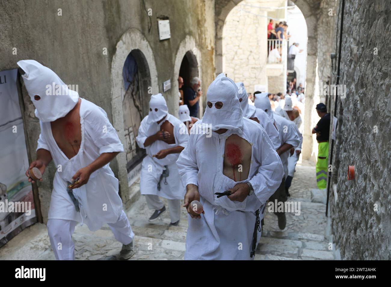 Blood losing hi-res stock photography and images - Alamy