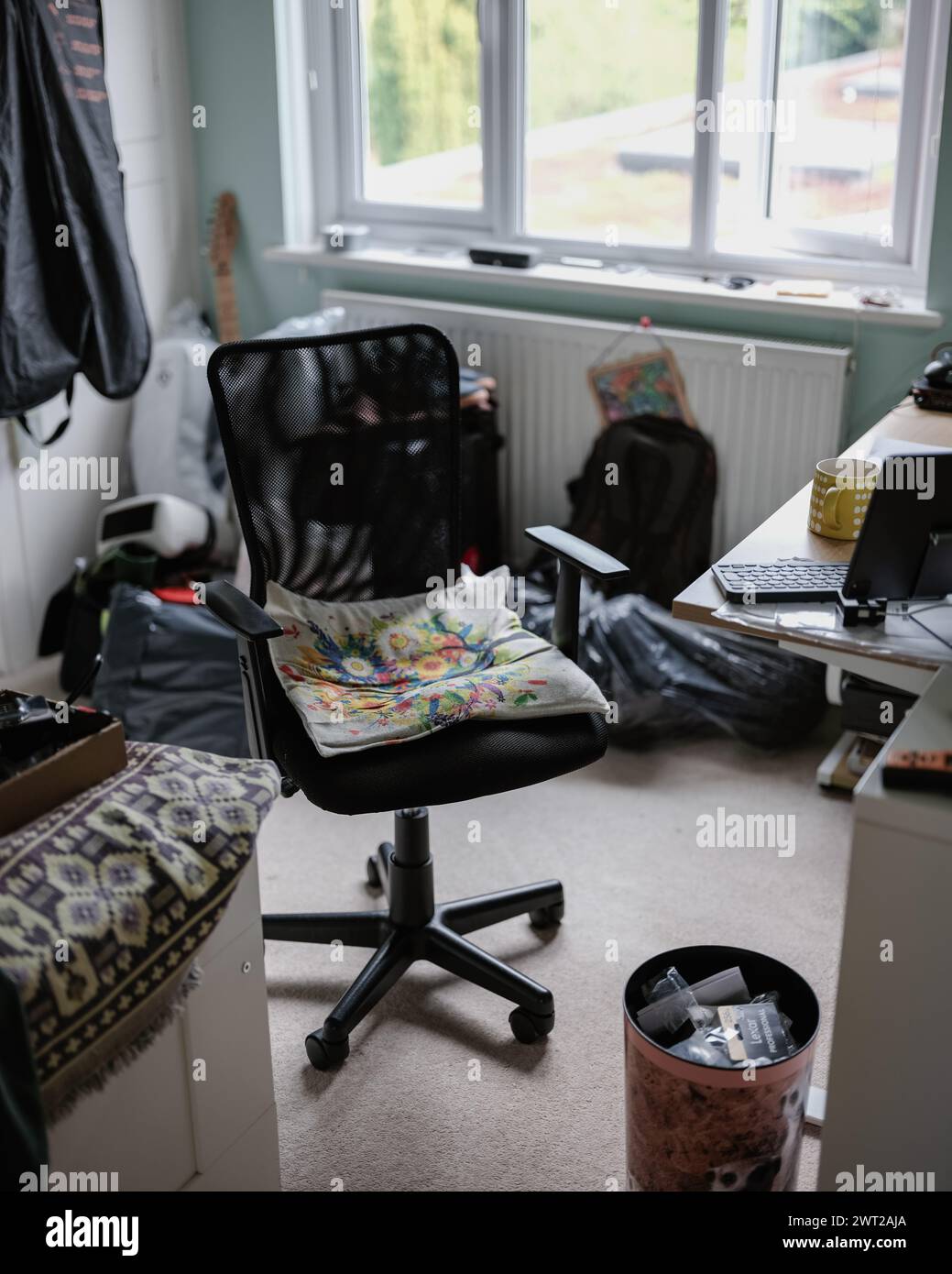 Workers return to office hi-res stock photography and images - Alamy