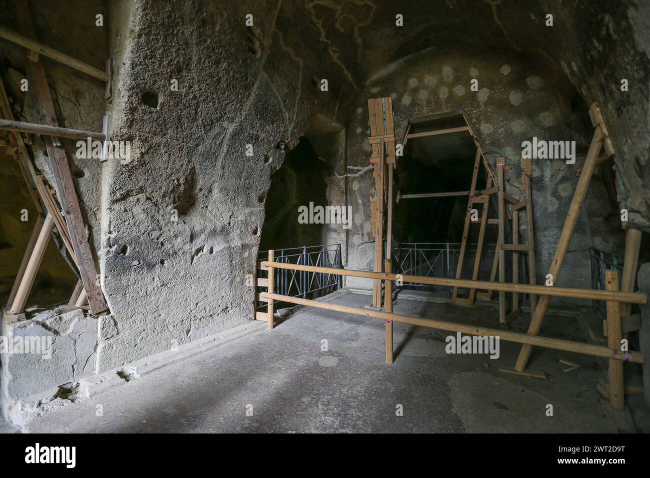 Rischio crollo hi-res stock photography and images - Alamy