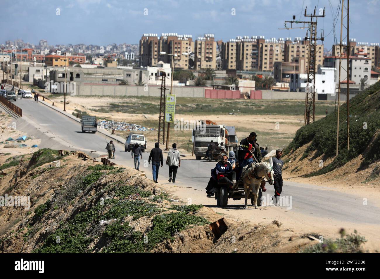 Palestinians forced to relocate to the central and southern regions of ...