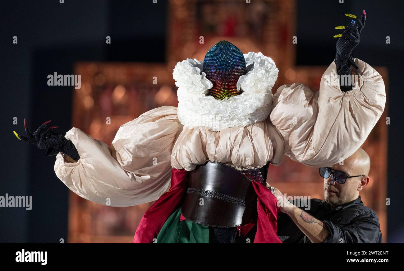 Striking textiles hi-res stock photography and images - Alamy