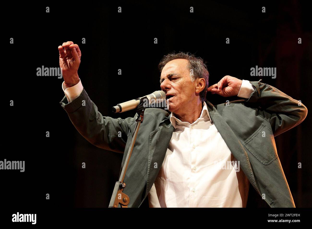 The italian singer and songwriter, Roberto Vecchioni, during a concert ...