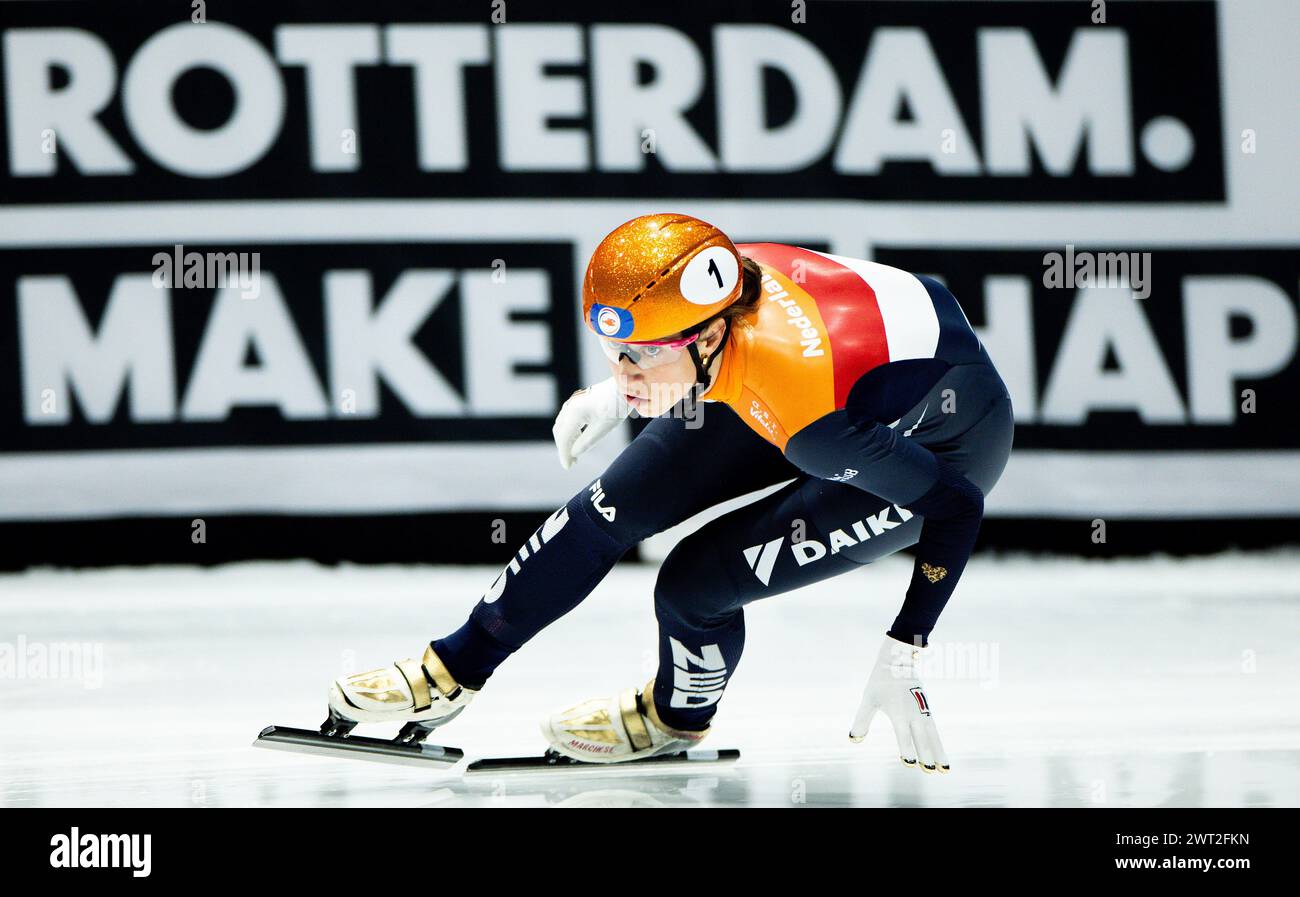 ROTTERDAM - Suzanne Schulting during the heats of the 500m at the World ...
