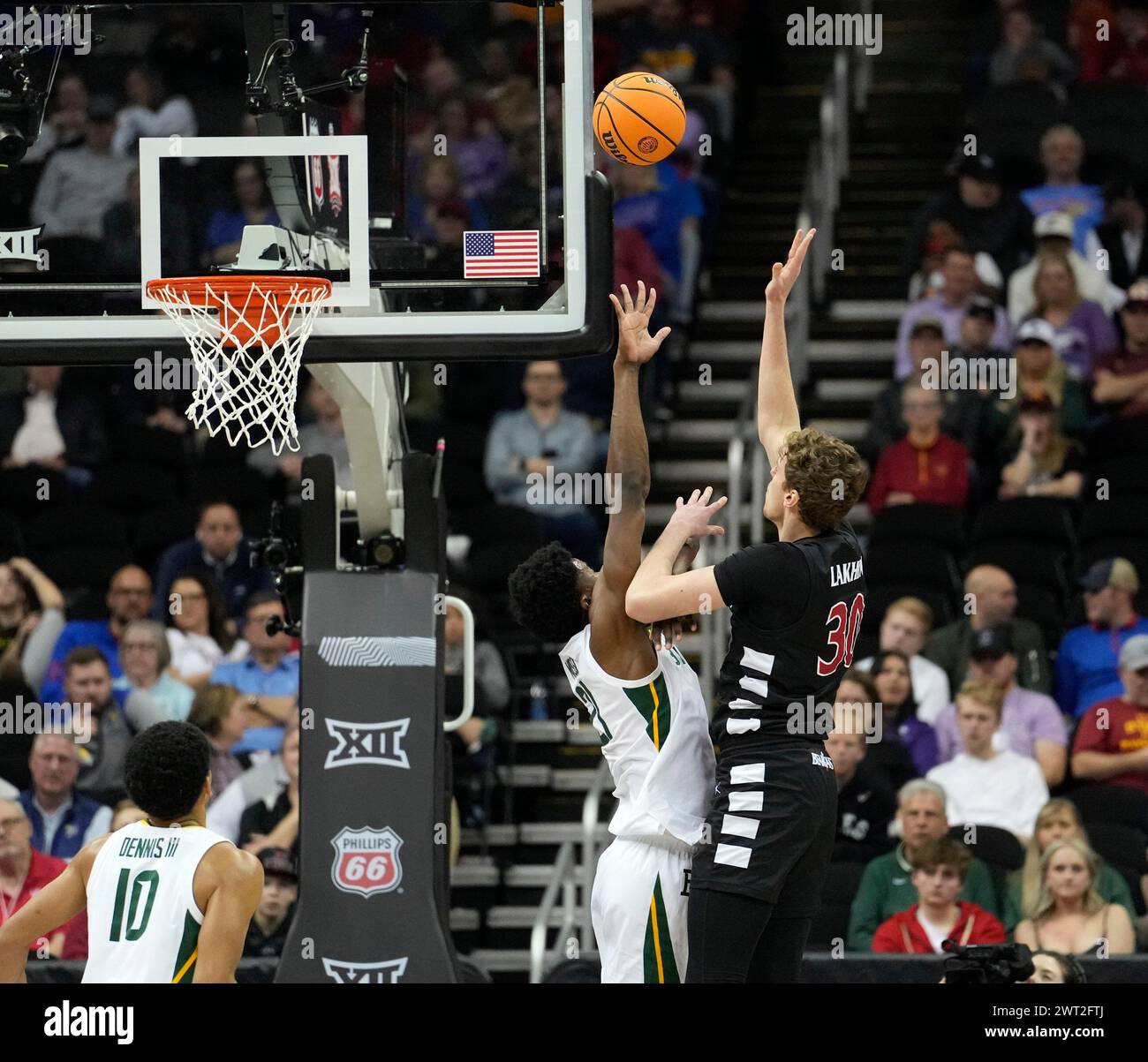 Kansas City, Missouri, MAR 14 2024: Cincinnati Bearcats forward Viktor ...