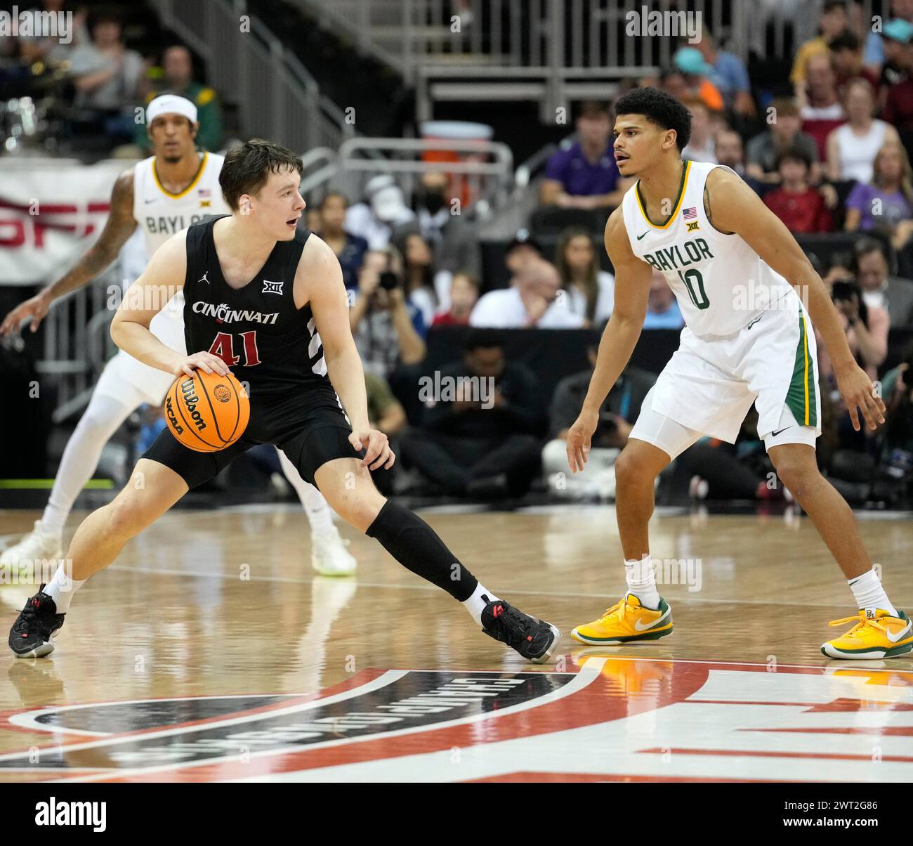 Kansas City, Missouri, MAR 14 2024: Cincinnati Bearcats guard Simas ...