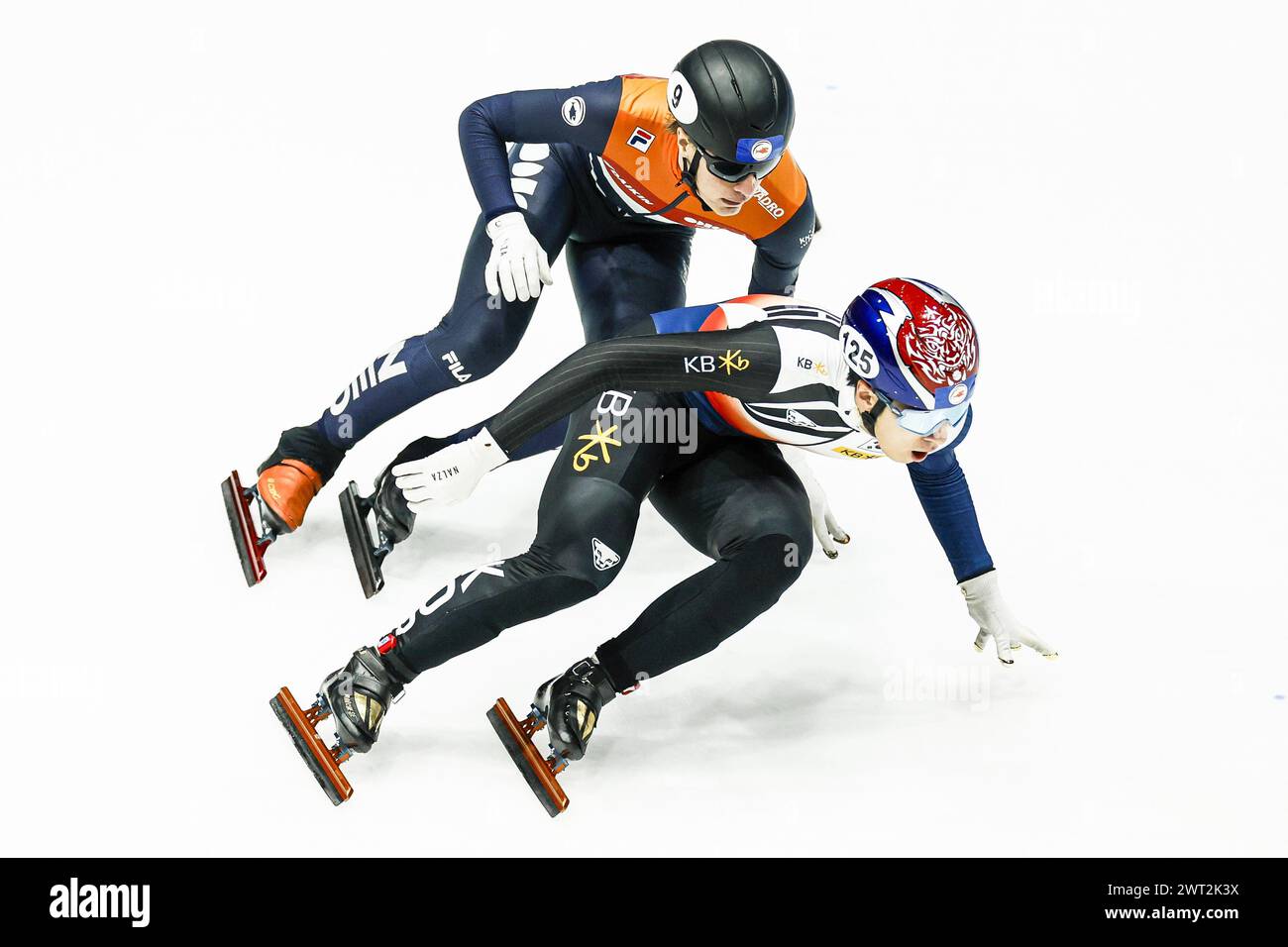 ROTTERDAM - (l-r) Jens van 't Wout (NED), Daeheon Hwang (KOR) during ...