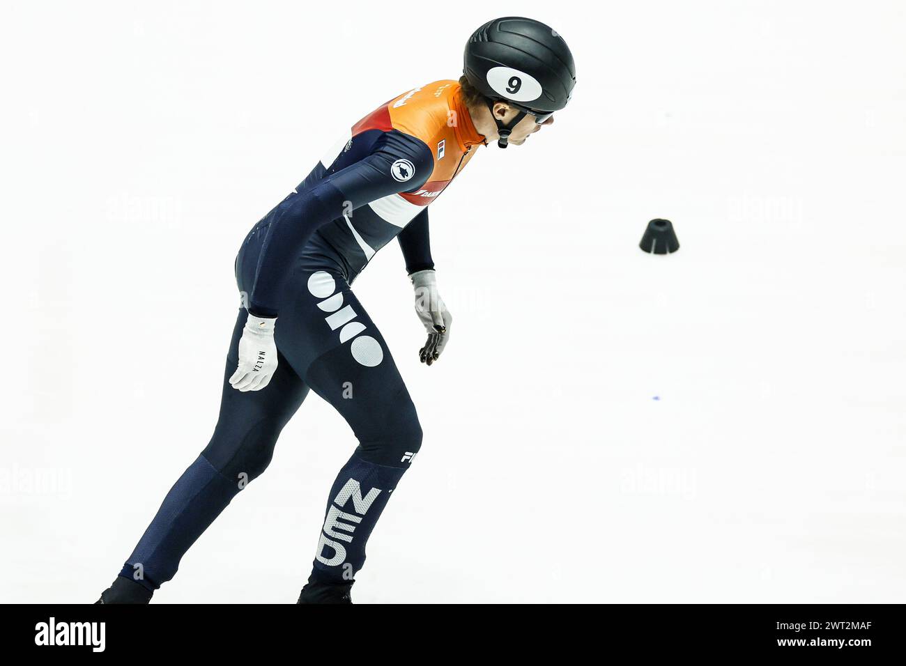 ROTTERDAM - Jens van 't Wout (NED) during the men's 500 meter heats at ...