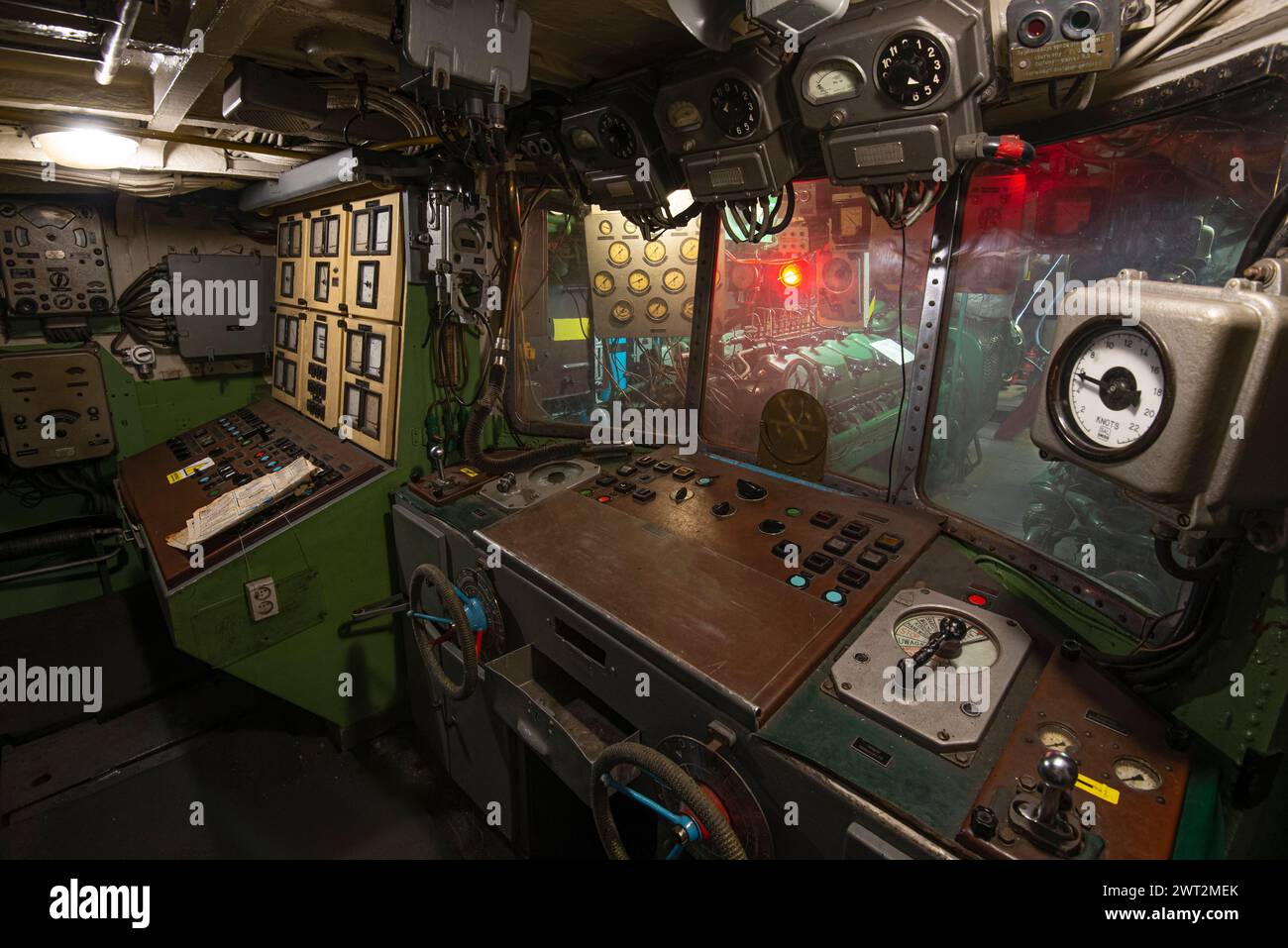 Control room oil rig hi-res stock photography and images - Alamy