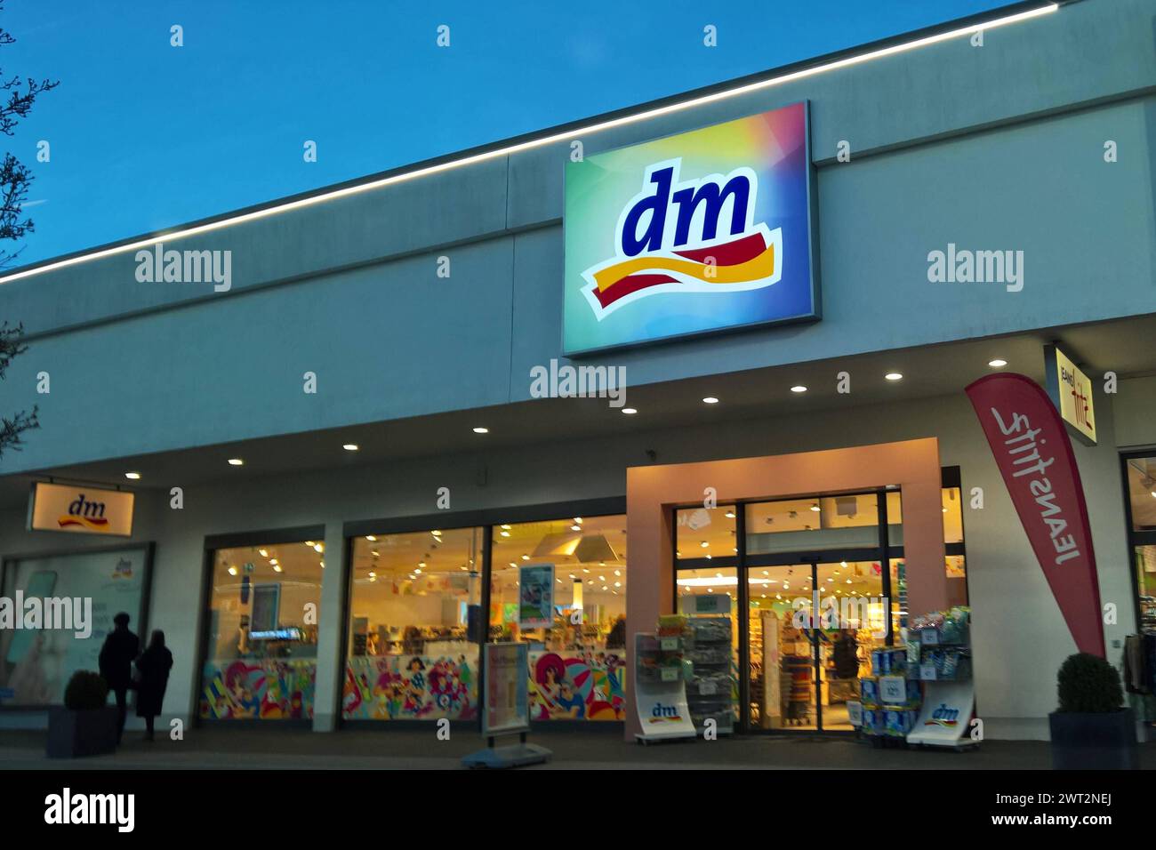 dm Drogeriemarkt - Filiale. dm Markt, Drogerie ist eine deutsche ...