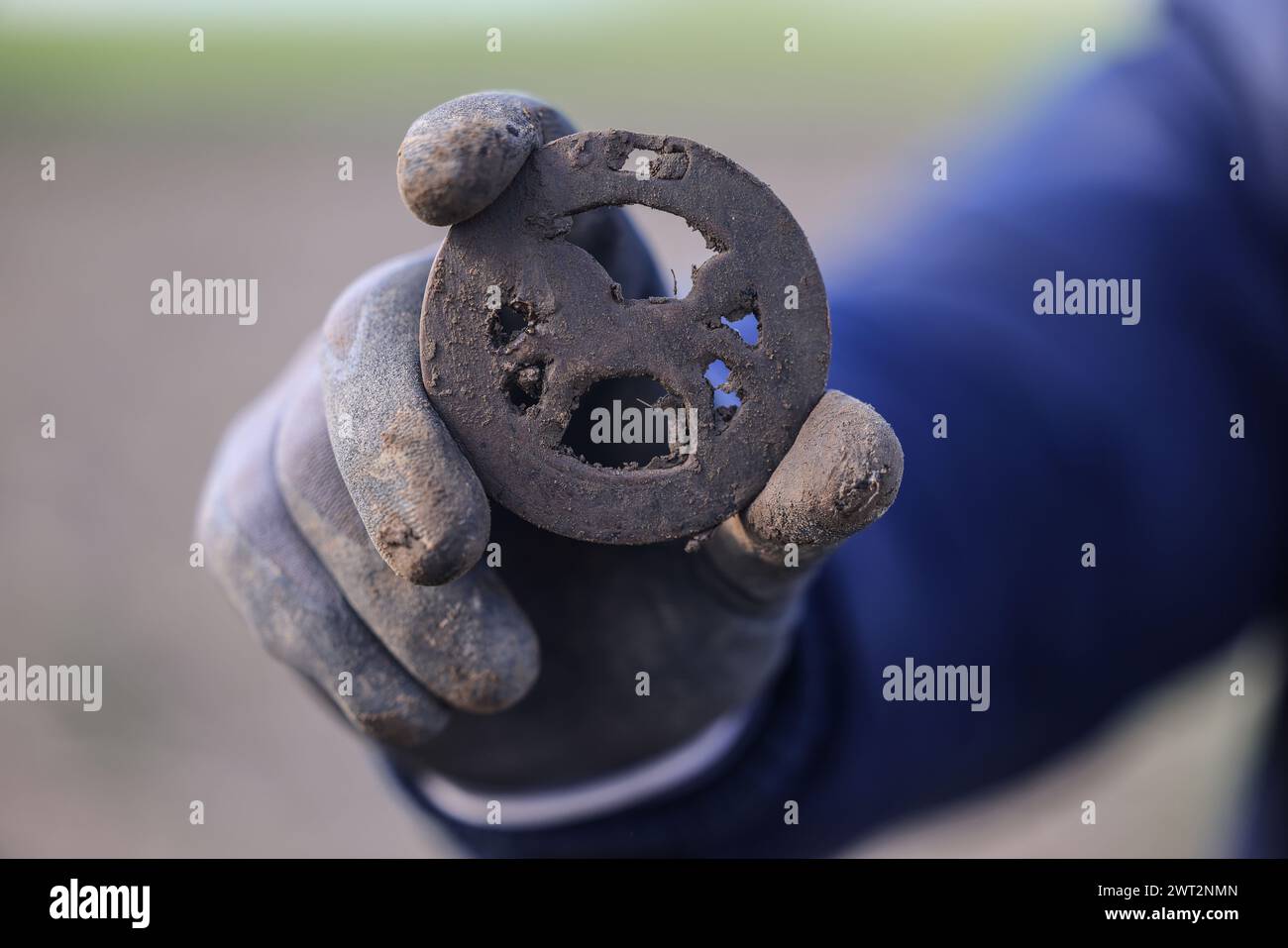 Bergheim, Germany. 15th Mar, 2024. Treasure hunter Carsten Konze shows ...