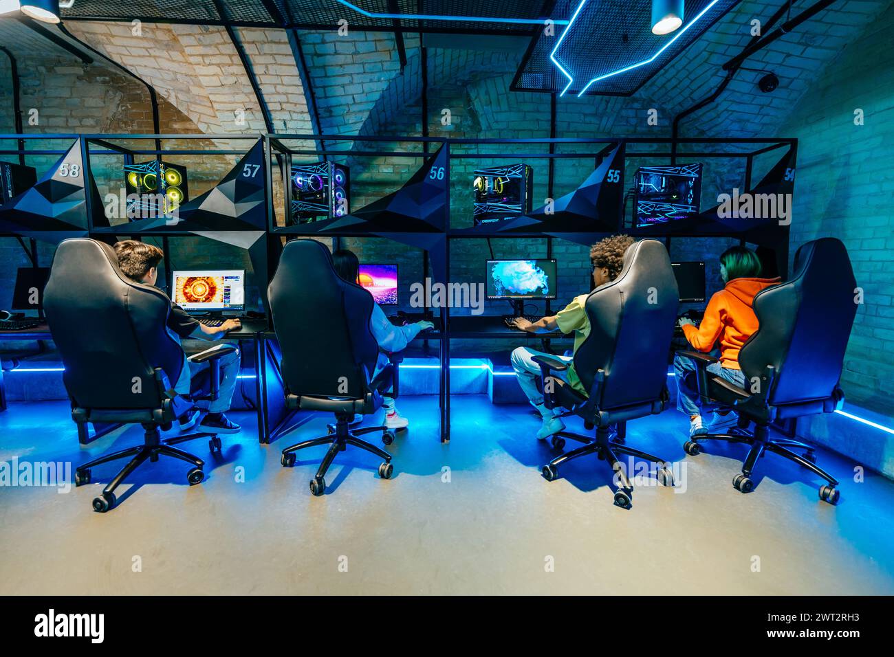 Esports video game tournament team hi-res stock photography and images ...