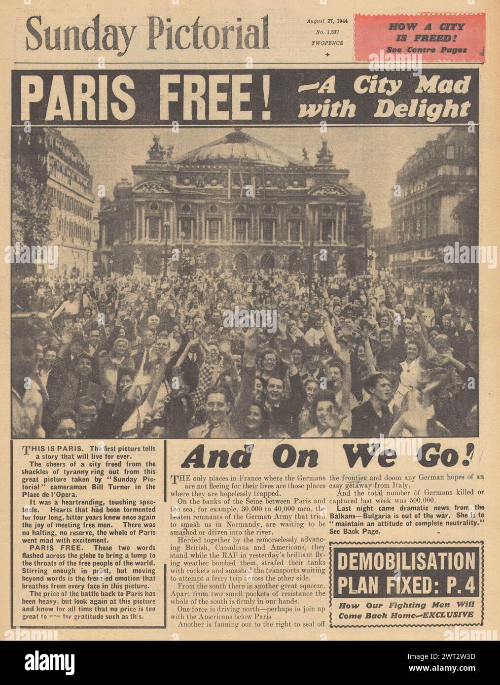 1944 Sunday Pictorial front page reporting Allies liberate Paris Stock ...