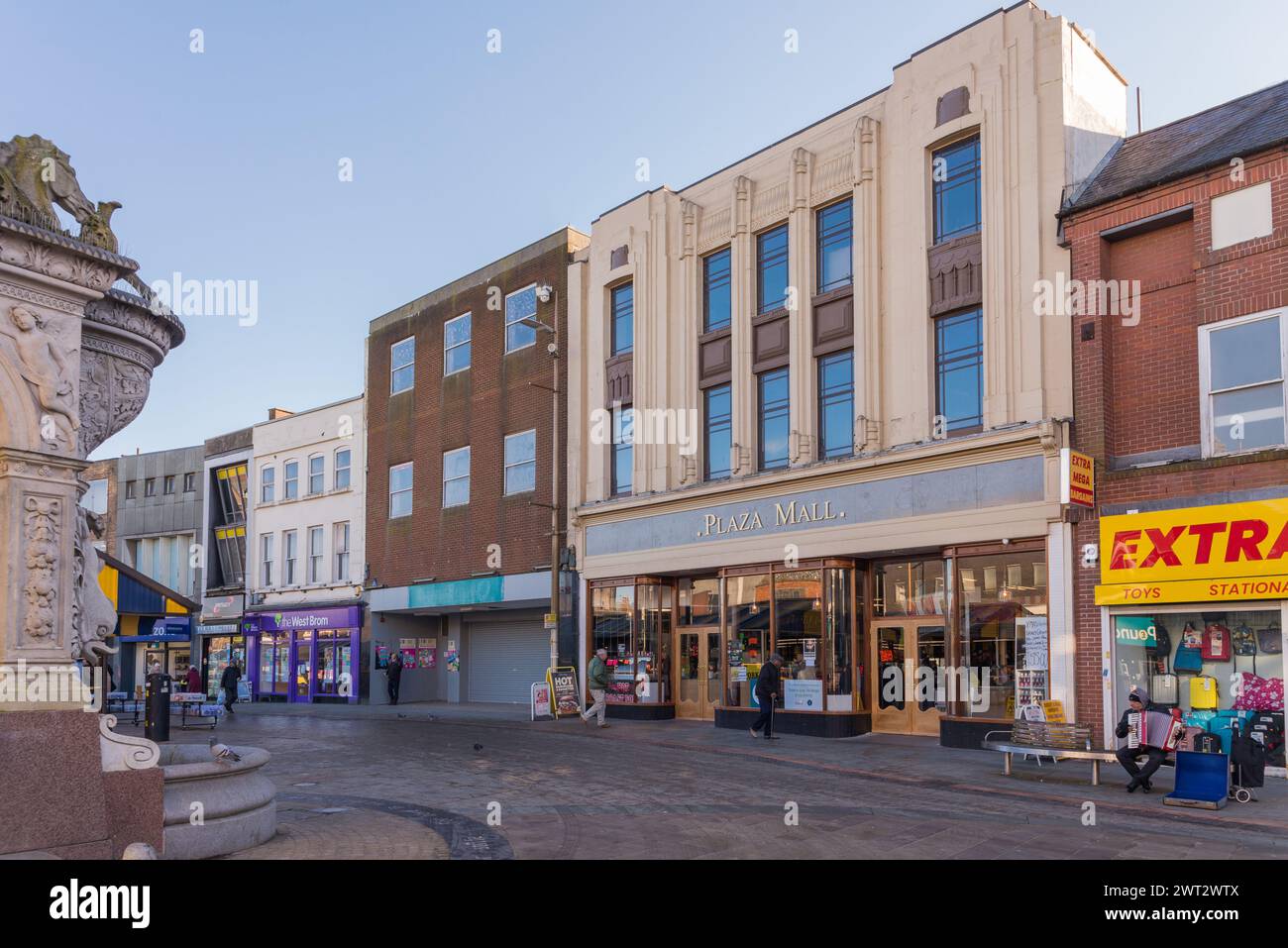 Shops in Dudley High Street, Dudley, West Midlands Stock Photo - Alamy