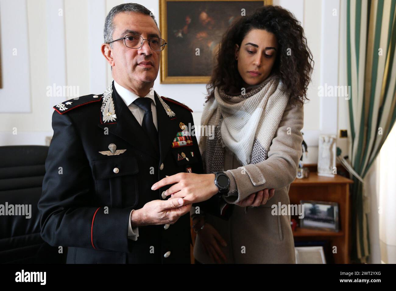 The Carabinieri show the anti-violence smartwatch to protect women from ...