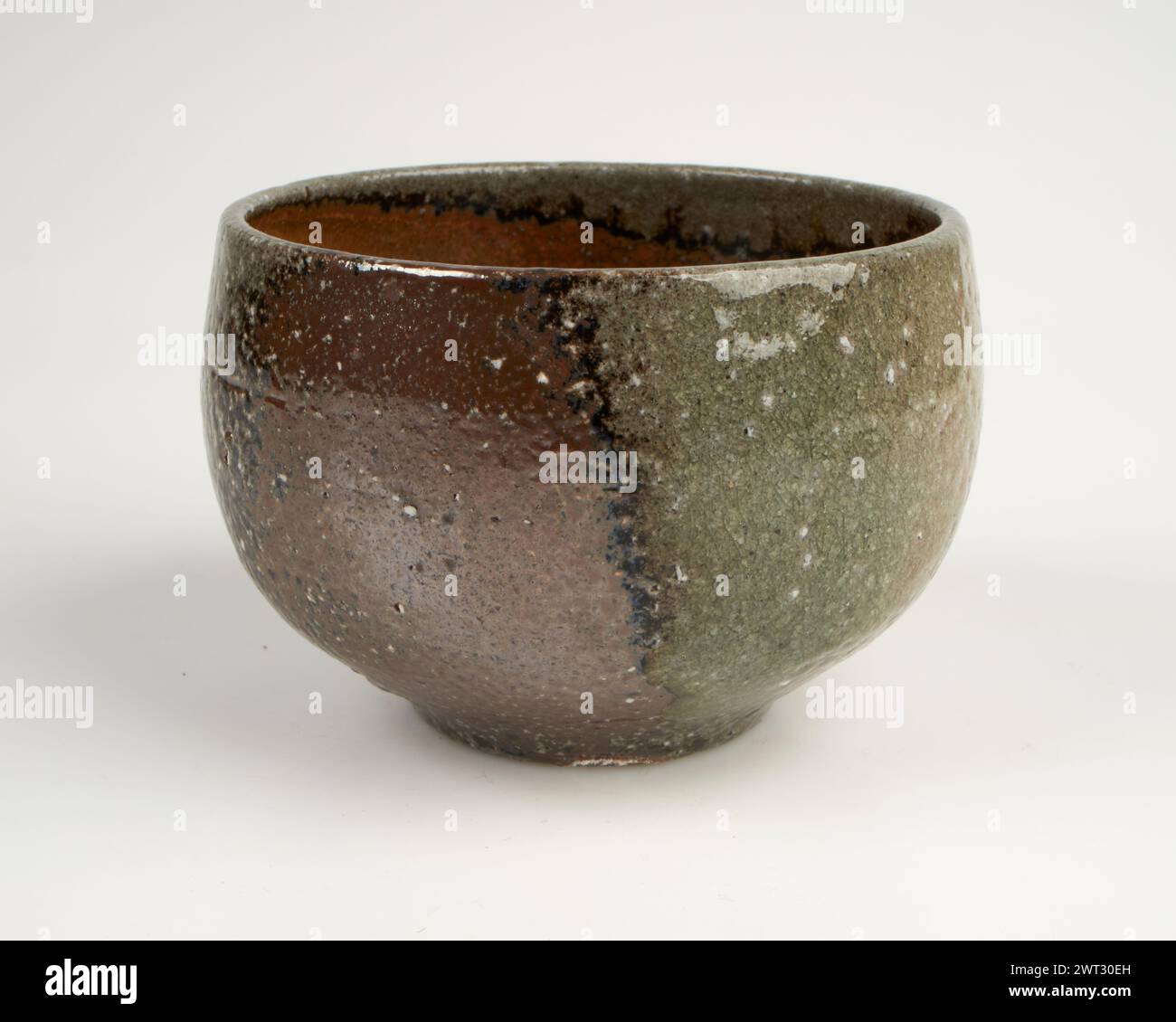Vintage st ives studio pottery salt glazed chawan tea bowl hi-res stock photography and images ...