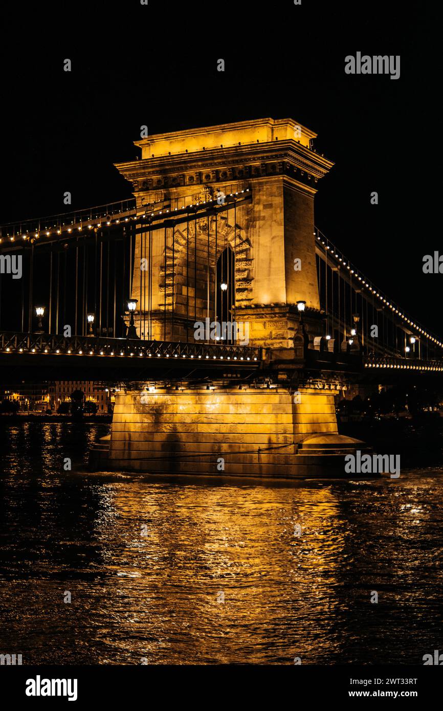 Chain bridge szechenyi river hi-res stock photography and images - Alamy