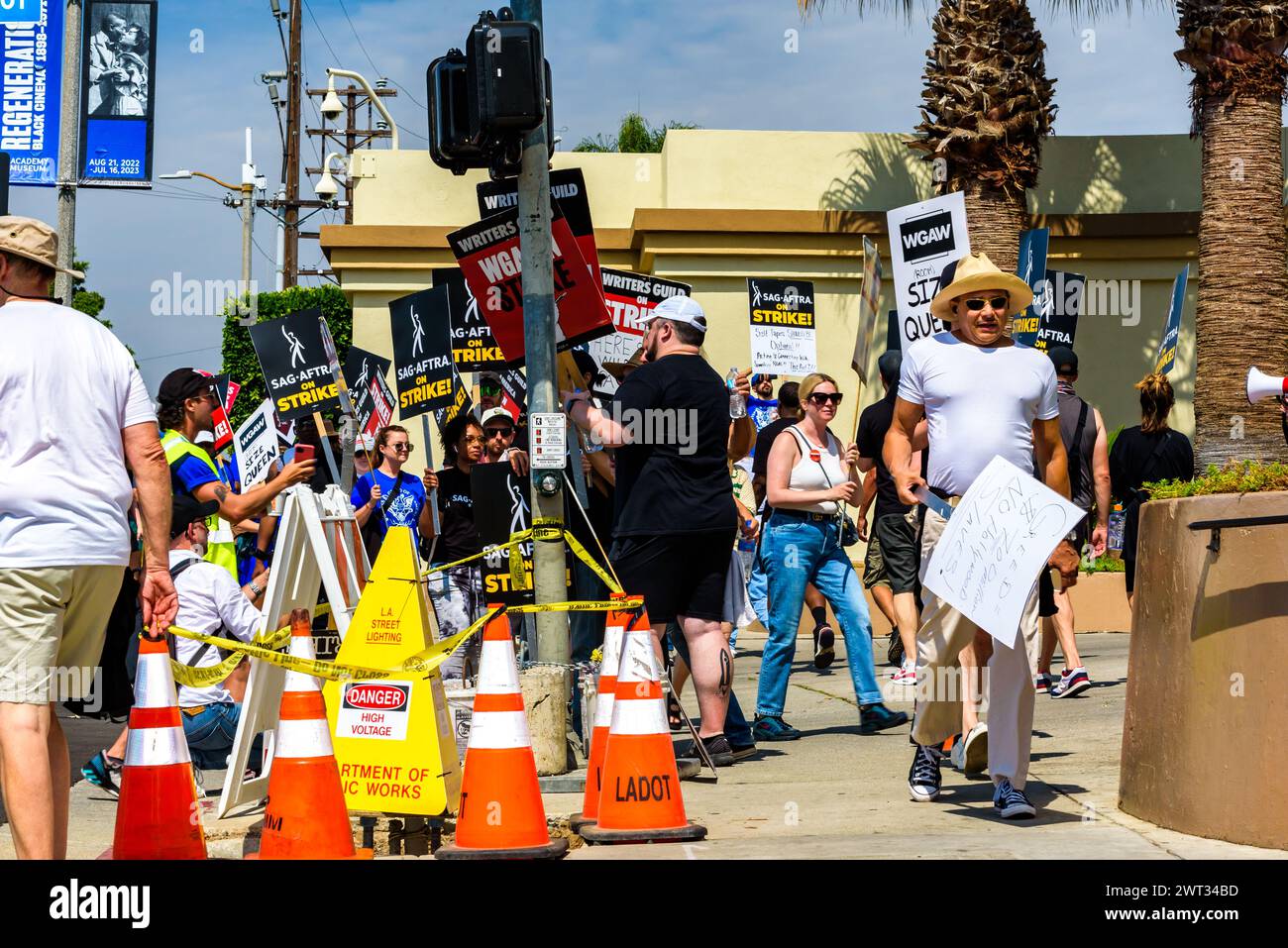 Actors on strike at writers and actors strike, Paramount Picture ...