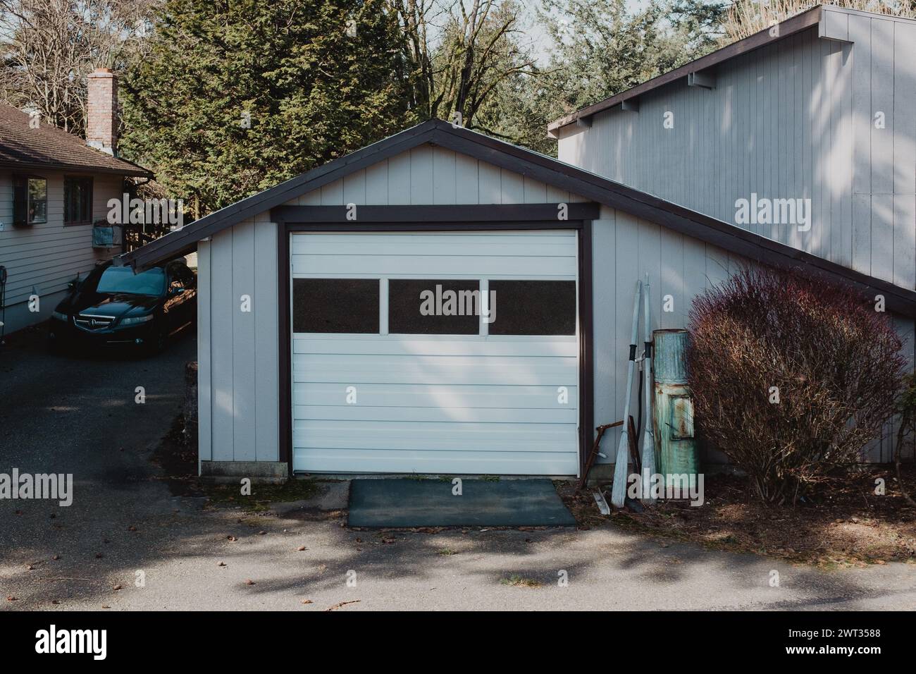 Small garage hi-res stock photography and images - Alamy
