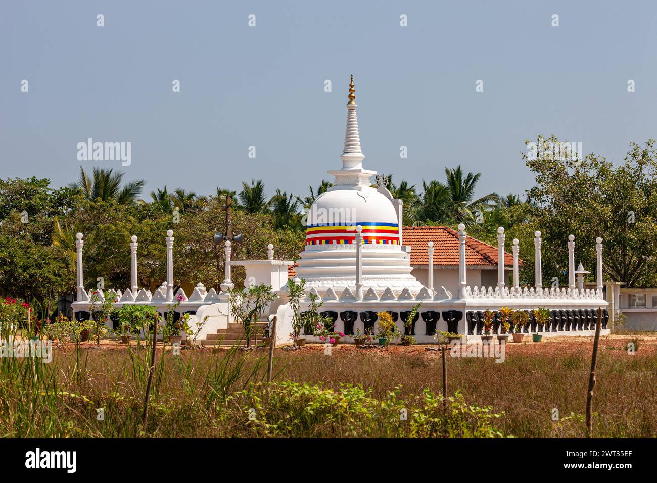 Sri Lanka, Puttalam, Temple with colourful dome Stock Photo - Alamy