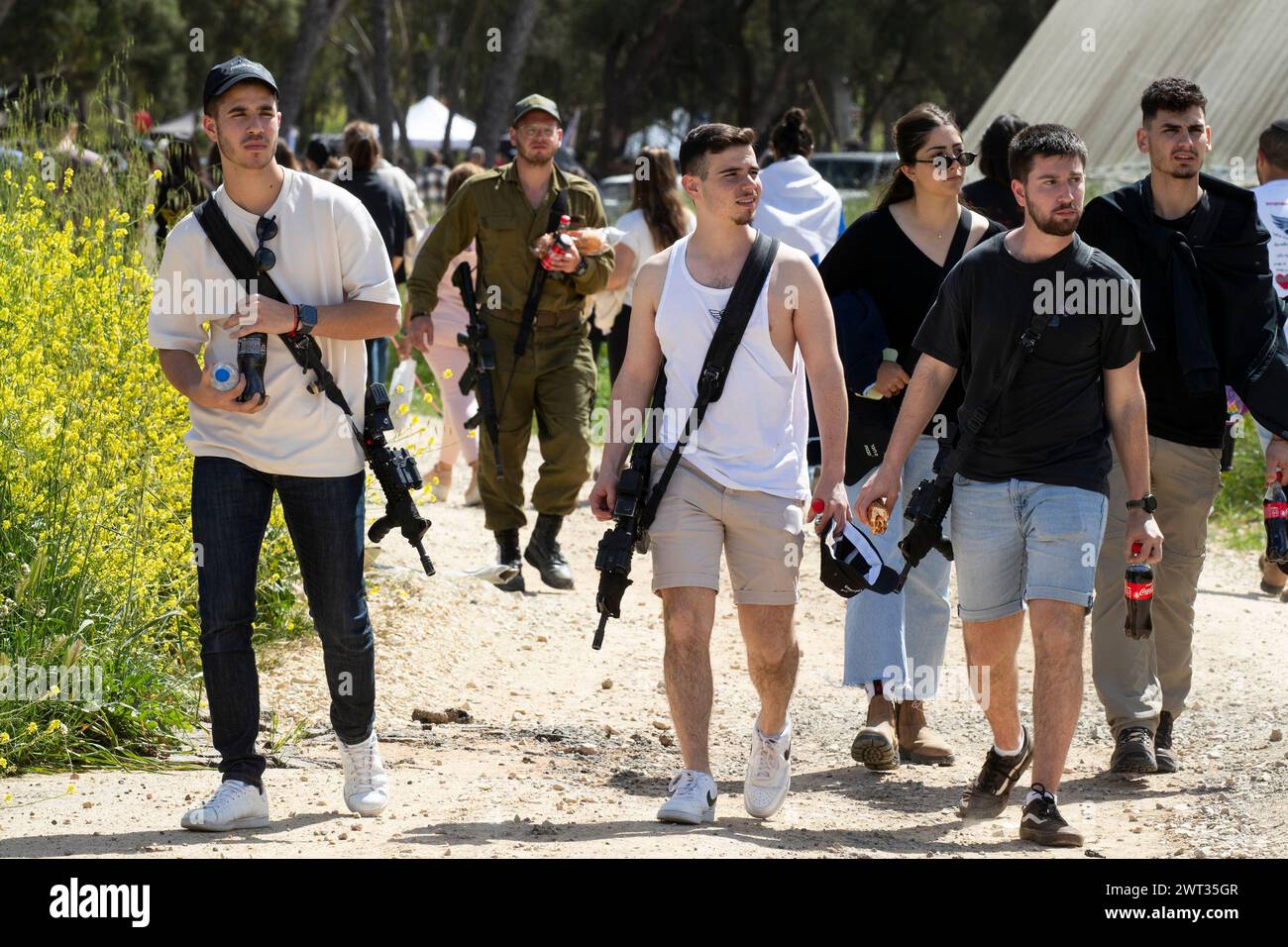 Female soldiers of the israeli army hi-res stock photography and images ...