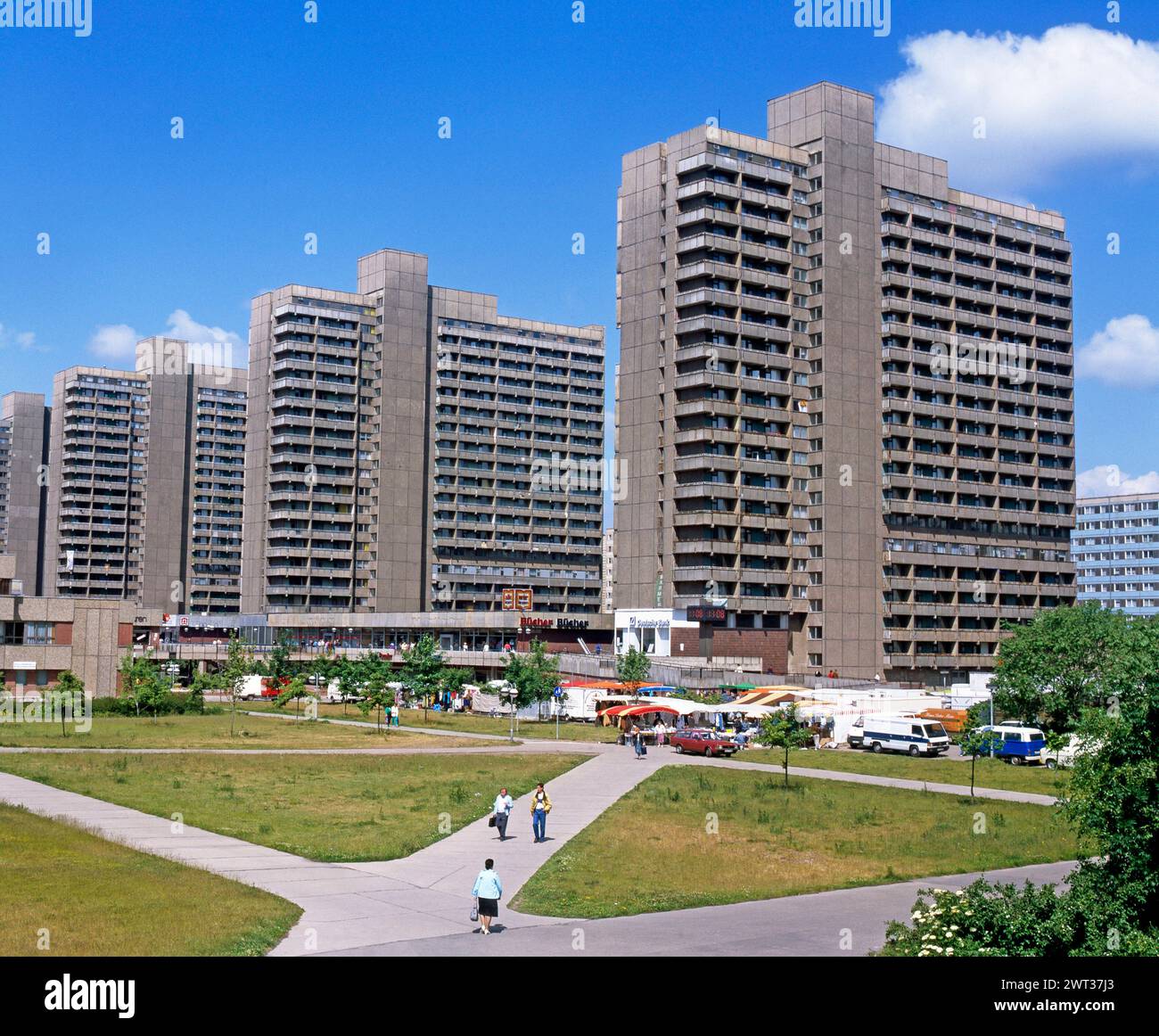 Plattenbau ddr halle hi-res stock photography and images - Alamy