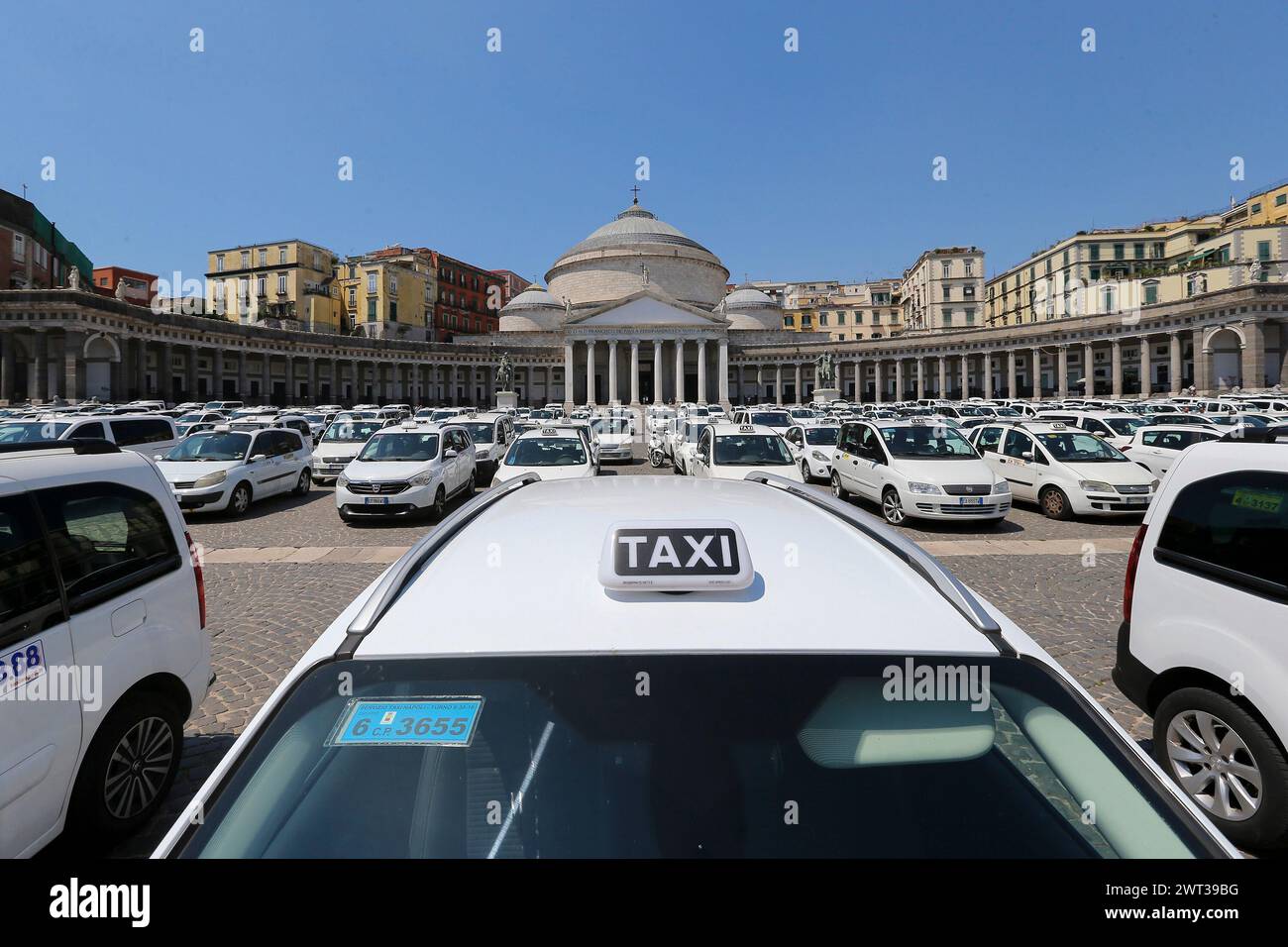 Over 500 taxis in Plebiscito square in Naples, due to the protest of ...