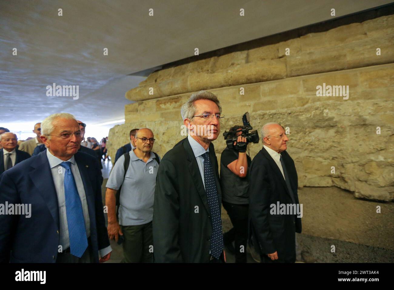 The mayor of Naples, Gaetano Manfredi (center) with the Governor ...