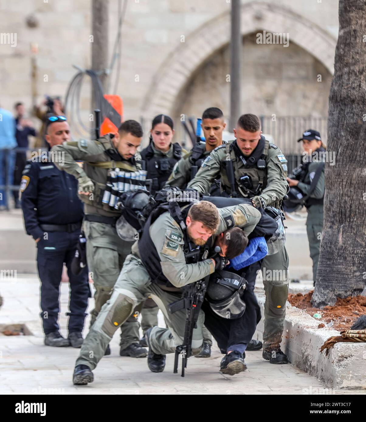 Palestinian policemen hi-res stock photography and images - Alamy
