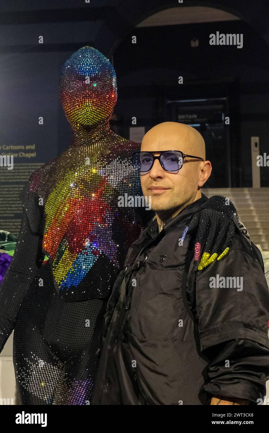 Avant garde displays hi-res stock photography and images - Alamy