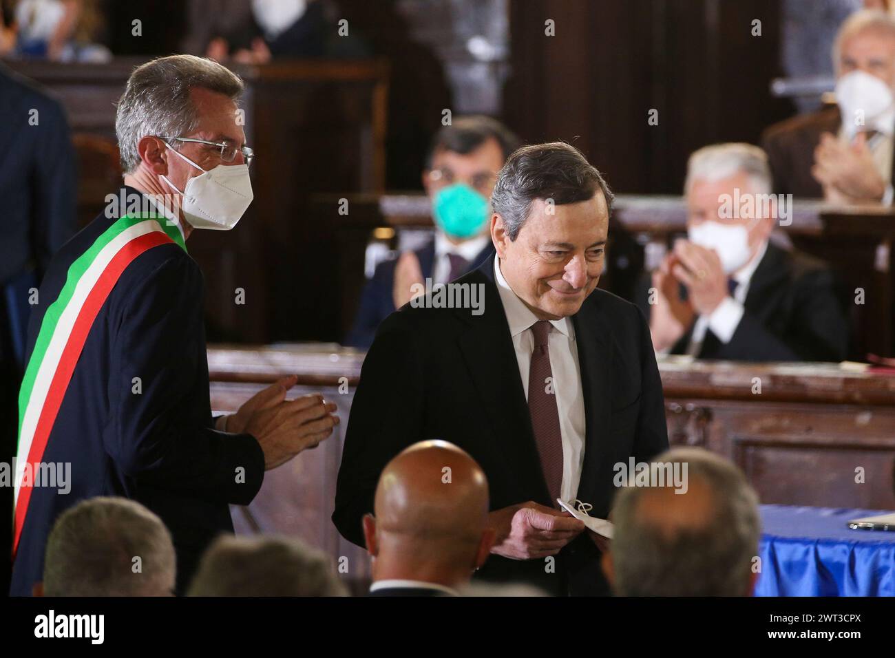 The Prime Minister, Mario Draghi, with the Mayor of Naples Gaetano ...