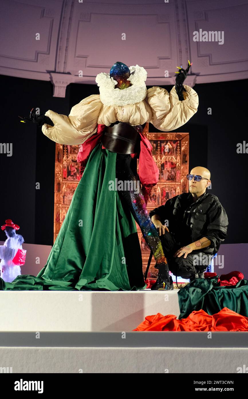 Traid fashion show hi-res stock photography and images - Alamy