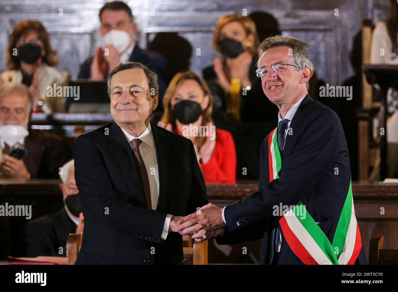 The Prime Minister, Mario Draghi, with the Mayor of Naples Gaetano ...