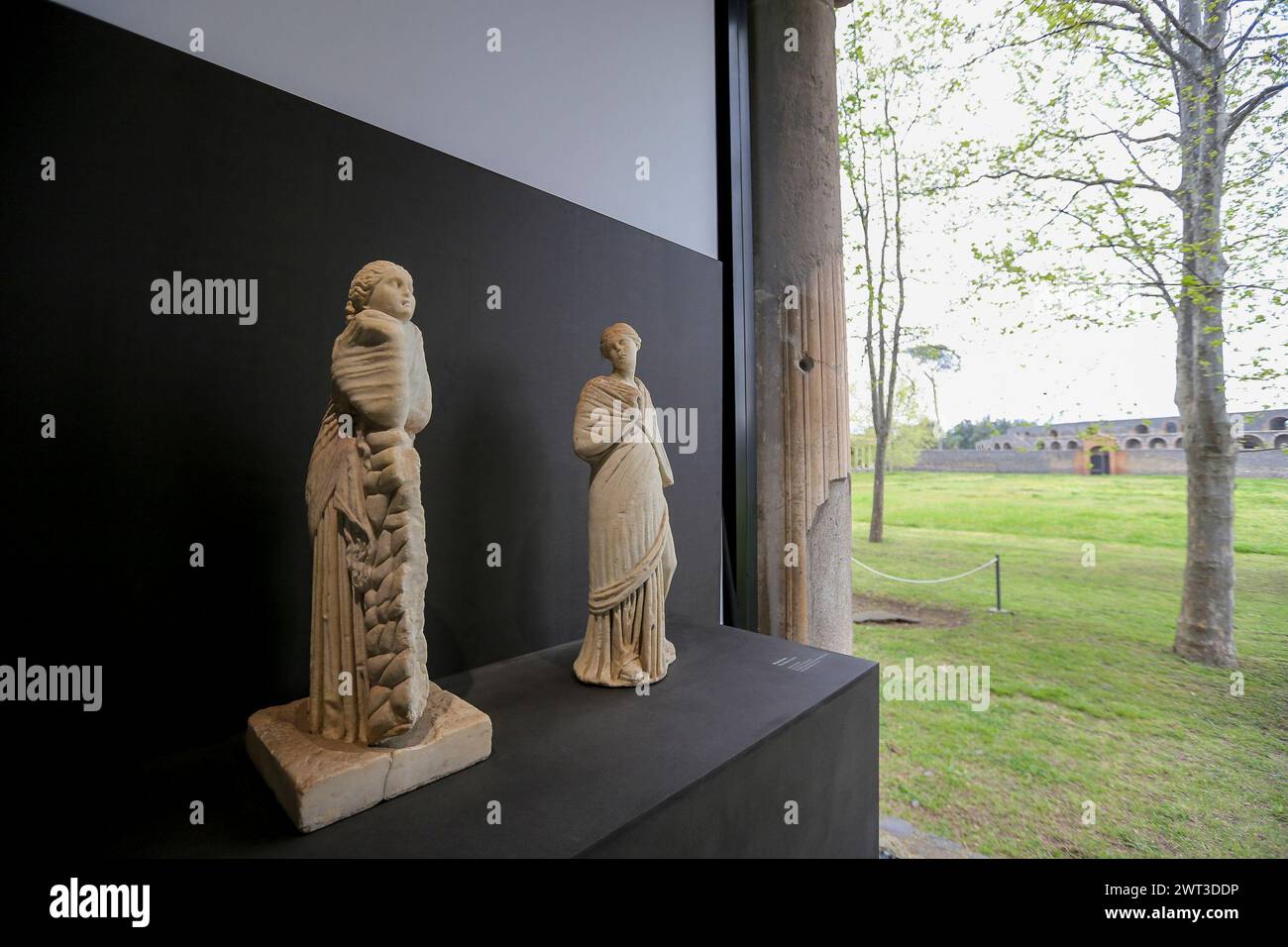 Two sculptures in the exhibition "Art and Sensuality in the Houses of ...