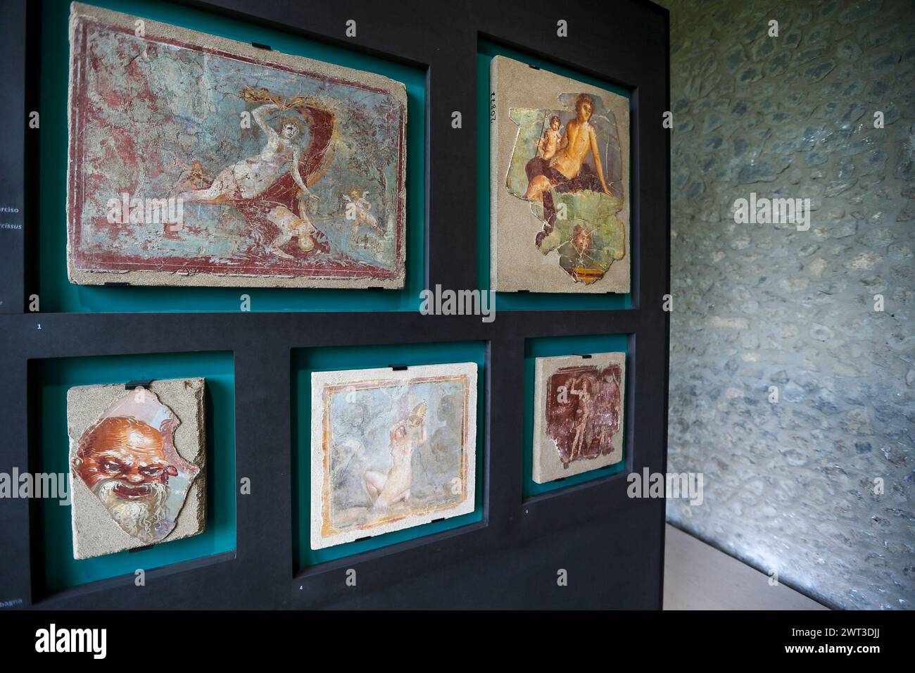 Frescoes in the exhibition "Art and Sensuality in the Houses of Pompeii ...