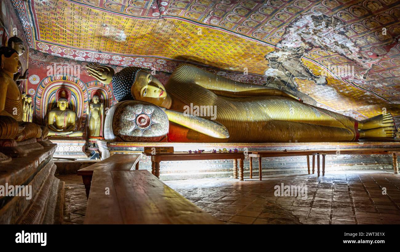 Sri Lanka, Bambulla, Golden Temple, Temple craved in the rock, Cave ...
