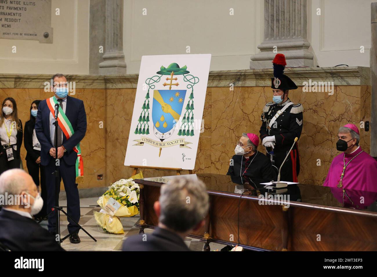 The mayor of Naples. Luigi de Magistris, with a mask to protect himself ...